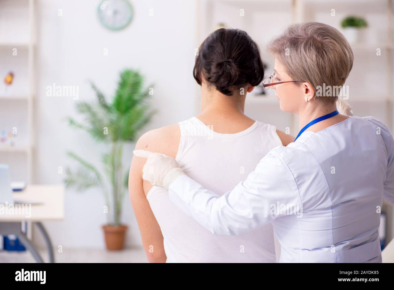 Young patient visiting doctor in hospital Stock Photo - Alamy