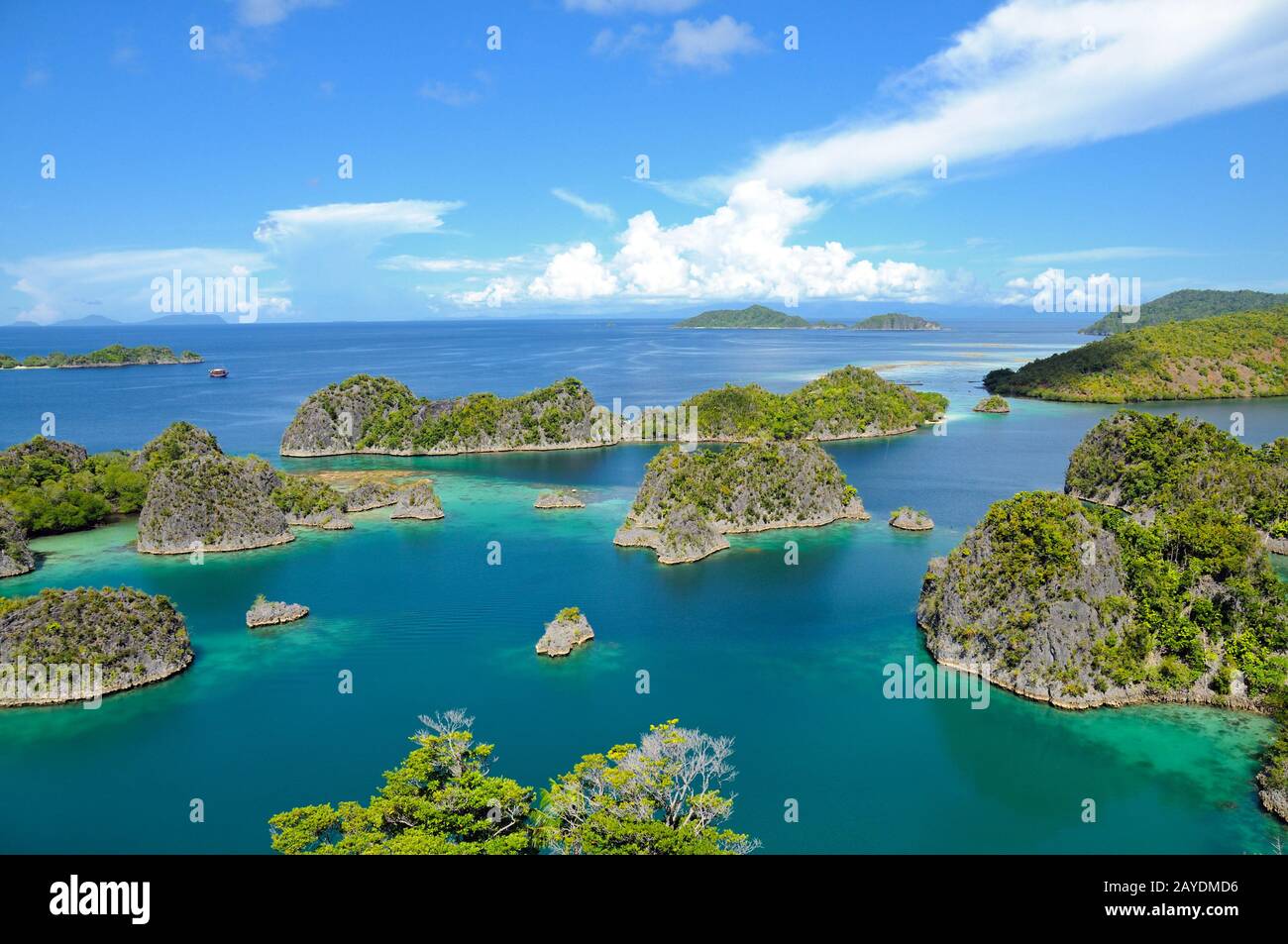 TOP VIEW OF PIAYNEMO Raja Ampat Indonesia Stock Photo - Alamy
