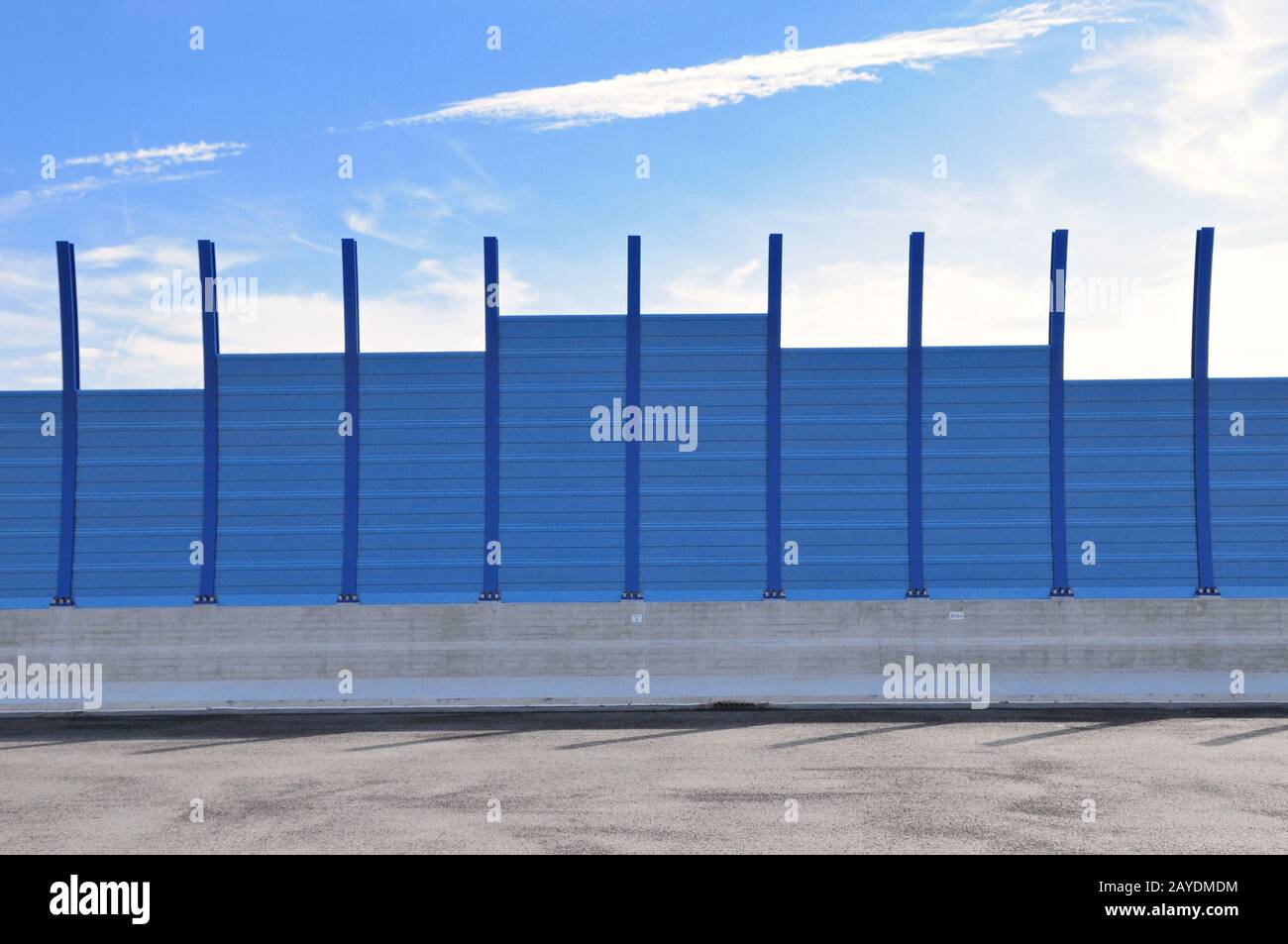 Noise protection wall hi-res stock photography and images - Alamy