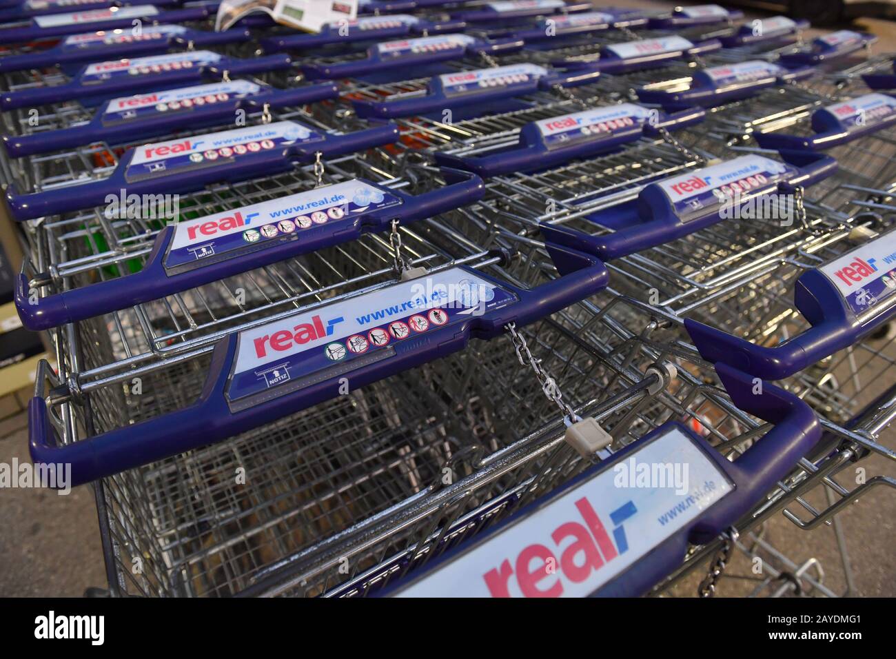 Thematic picture Real C Around 30 markets are closed after sales ...