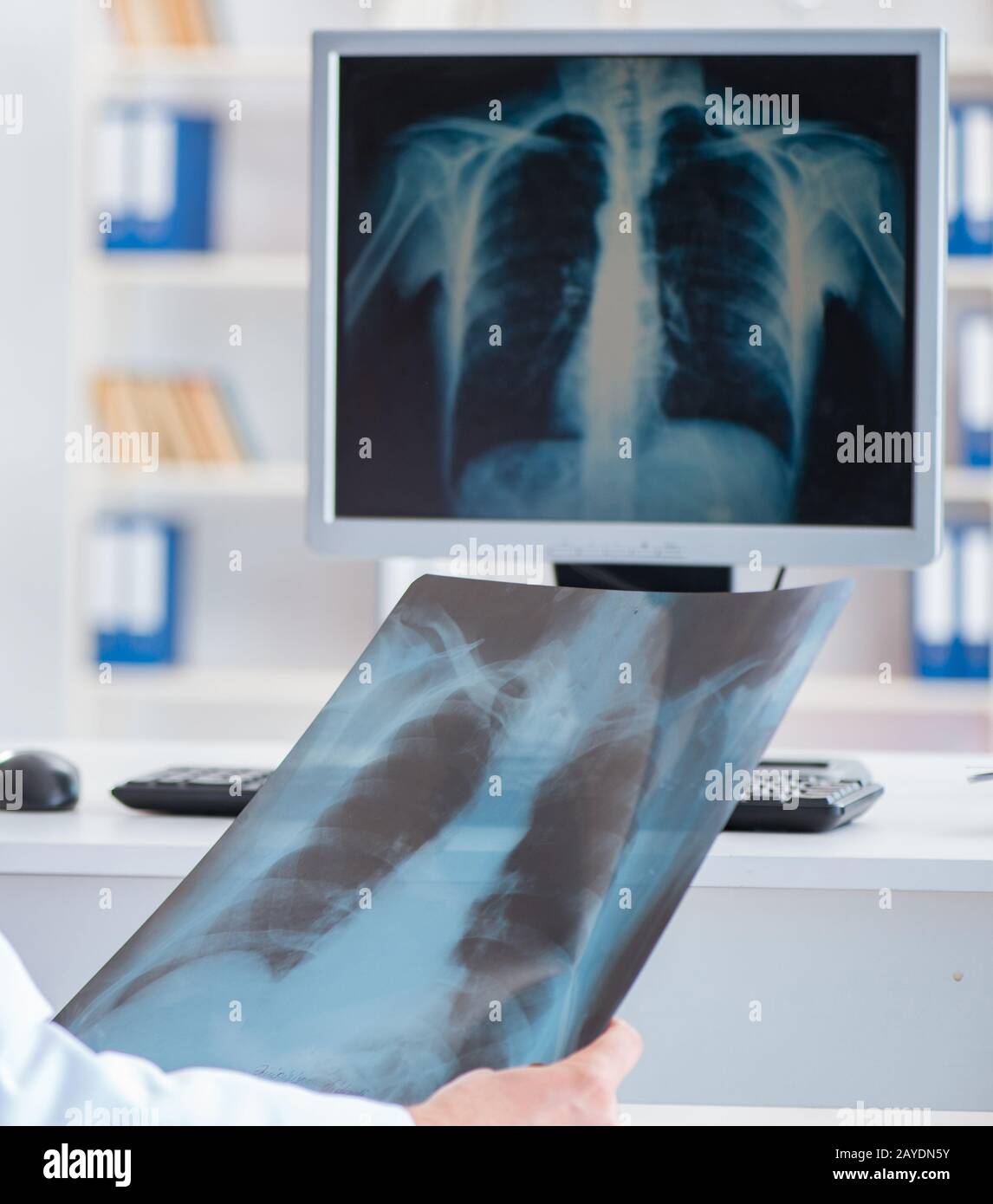 Radiologist x ray images hi-res stock photography and images - Alamy