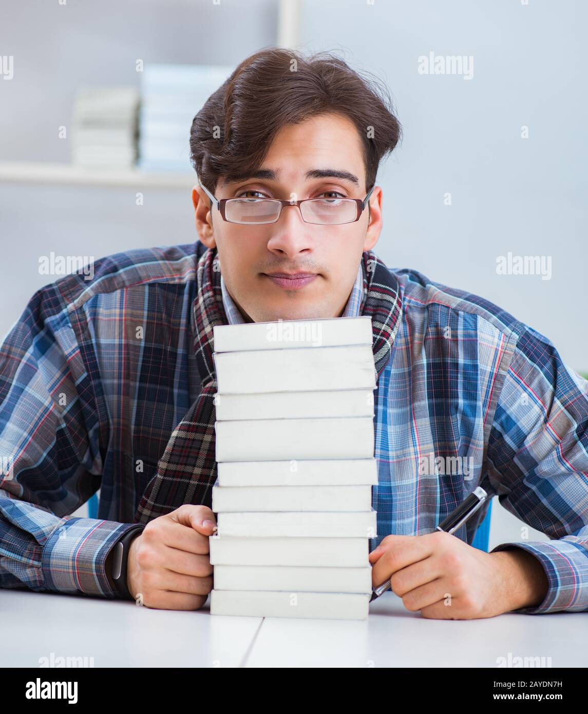 Signing book of dedication hi-res stock photography and images - Alamy