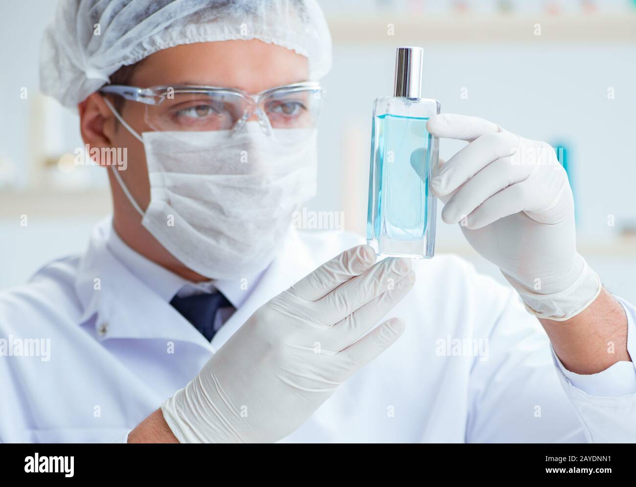 Smelling sample chemistry research hi-res stock photography and images ...