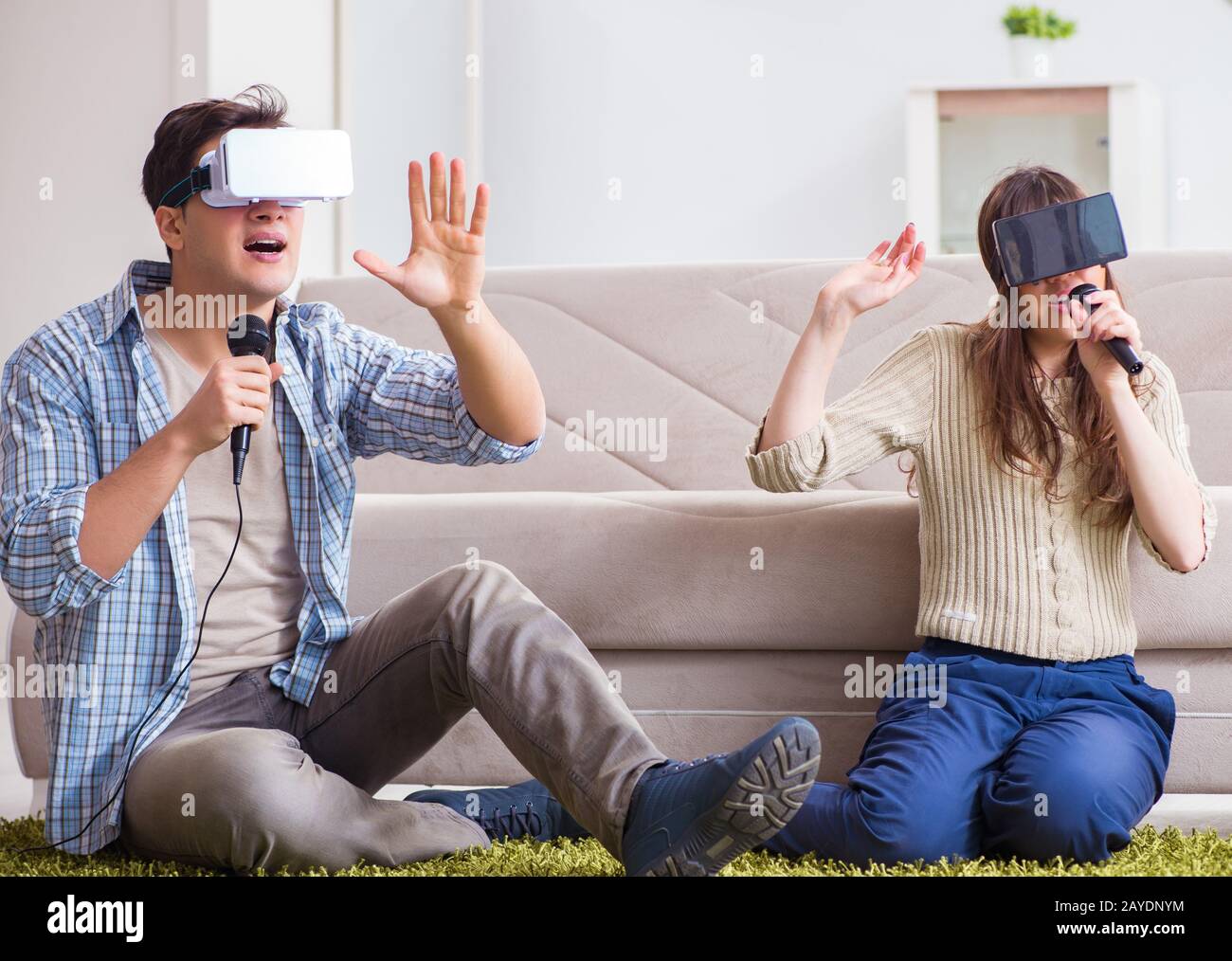 Virtual karaoke hi-res stock photography and images - Alamy