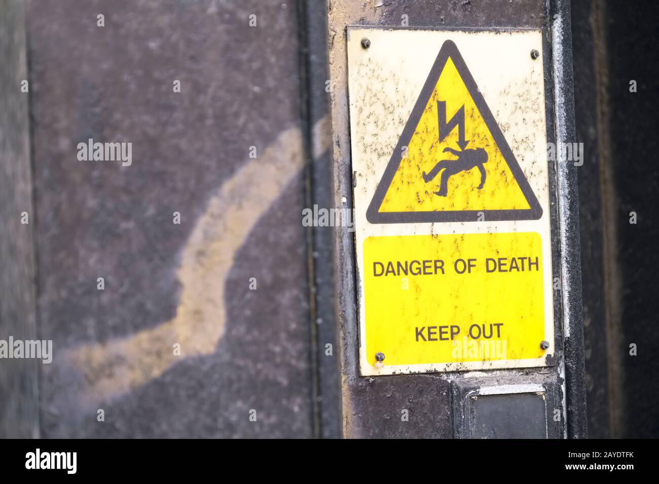 Danger of death yellow sign with triangle symbol Stock Photo - Alamy