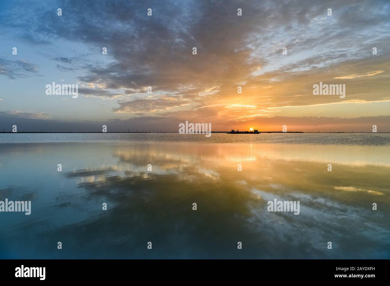 Beautiful sunset glow hi-res stock photography and images - Alamy