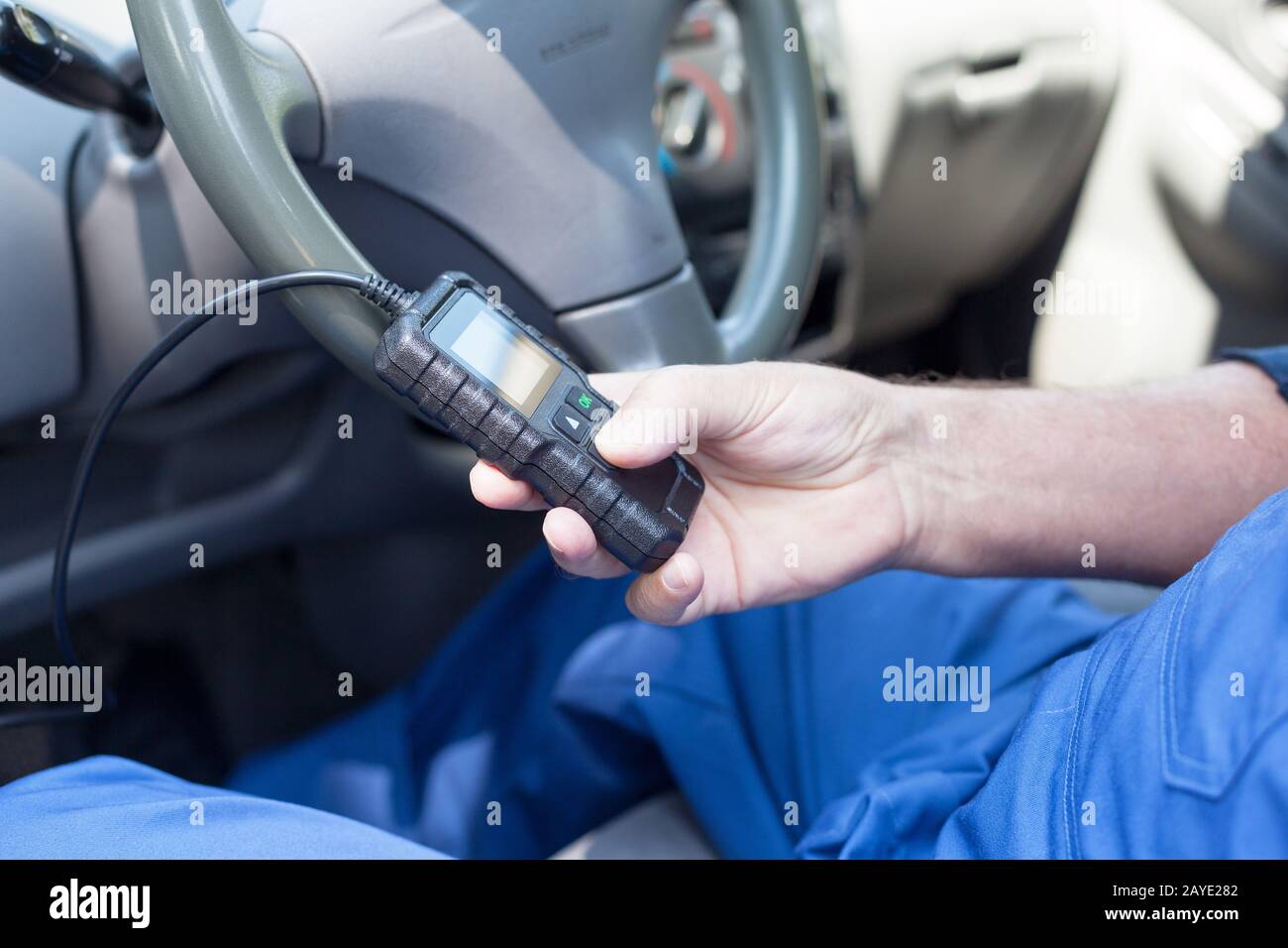 Car diagnostic scanner hi-res stock photography and images - Alamy