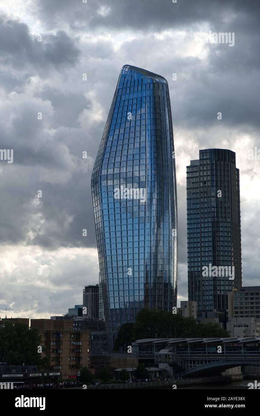 Queen square london church hi-res stock photography and images - Alamy