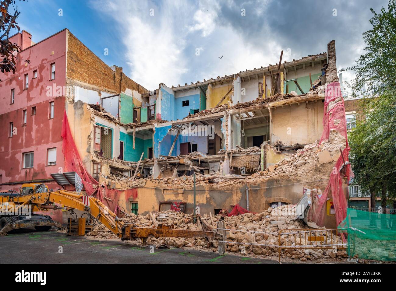 Bulldozer demolition old house hi-res stock photography and images - Alamy