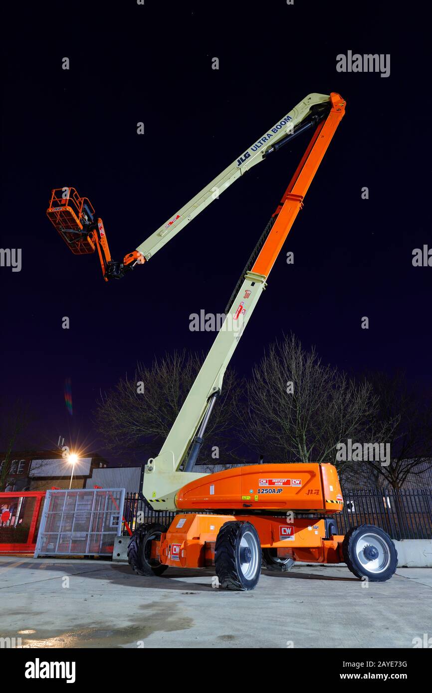 Jlg articulated boom lift hi-res stock photography and images - Alamy