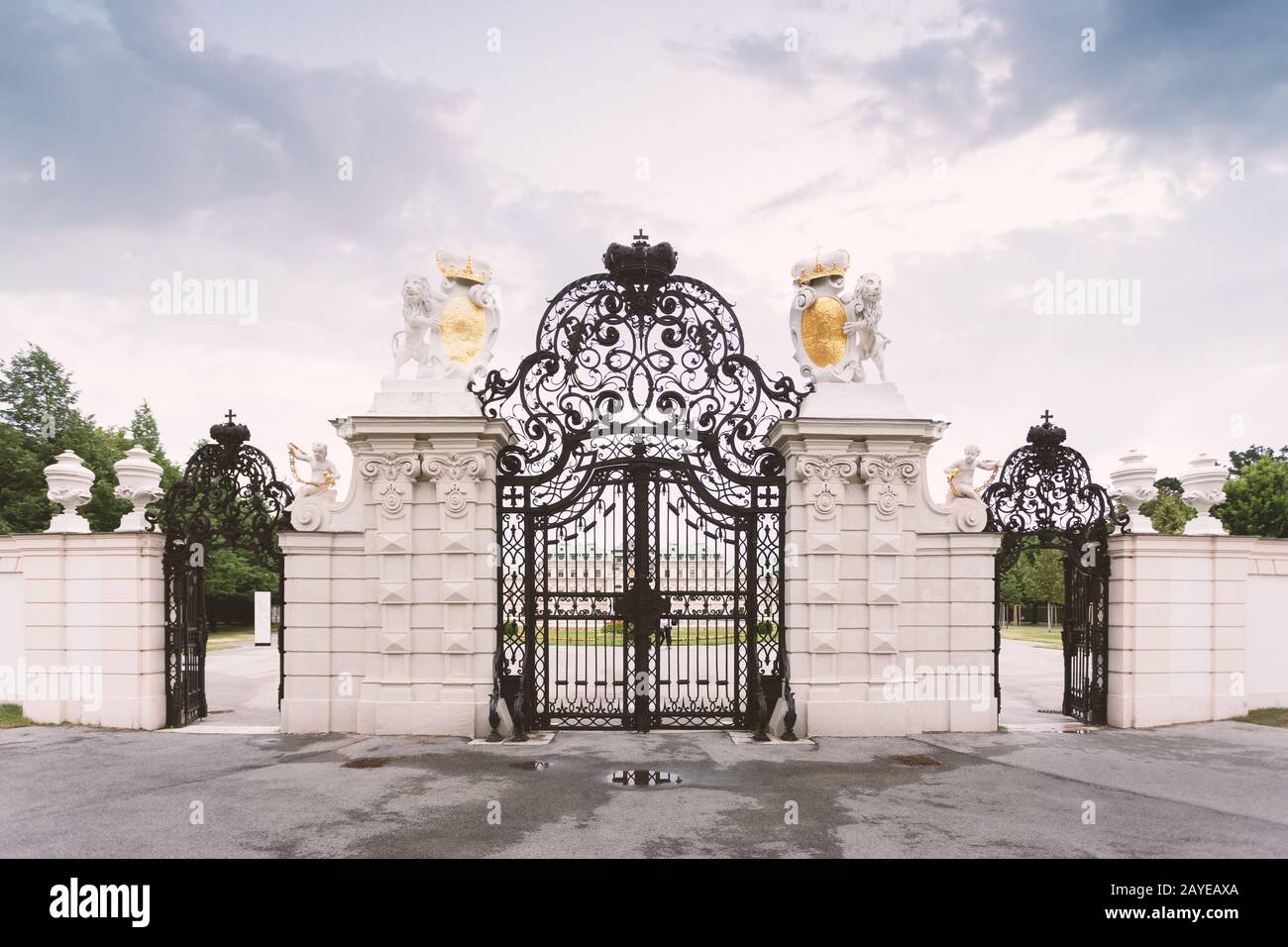 Entrance gate to the palace complex in Vienna, Austria Stock Photo - Alamy