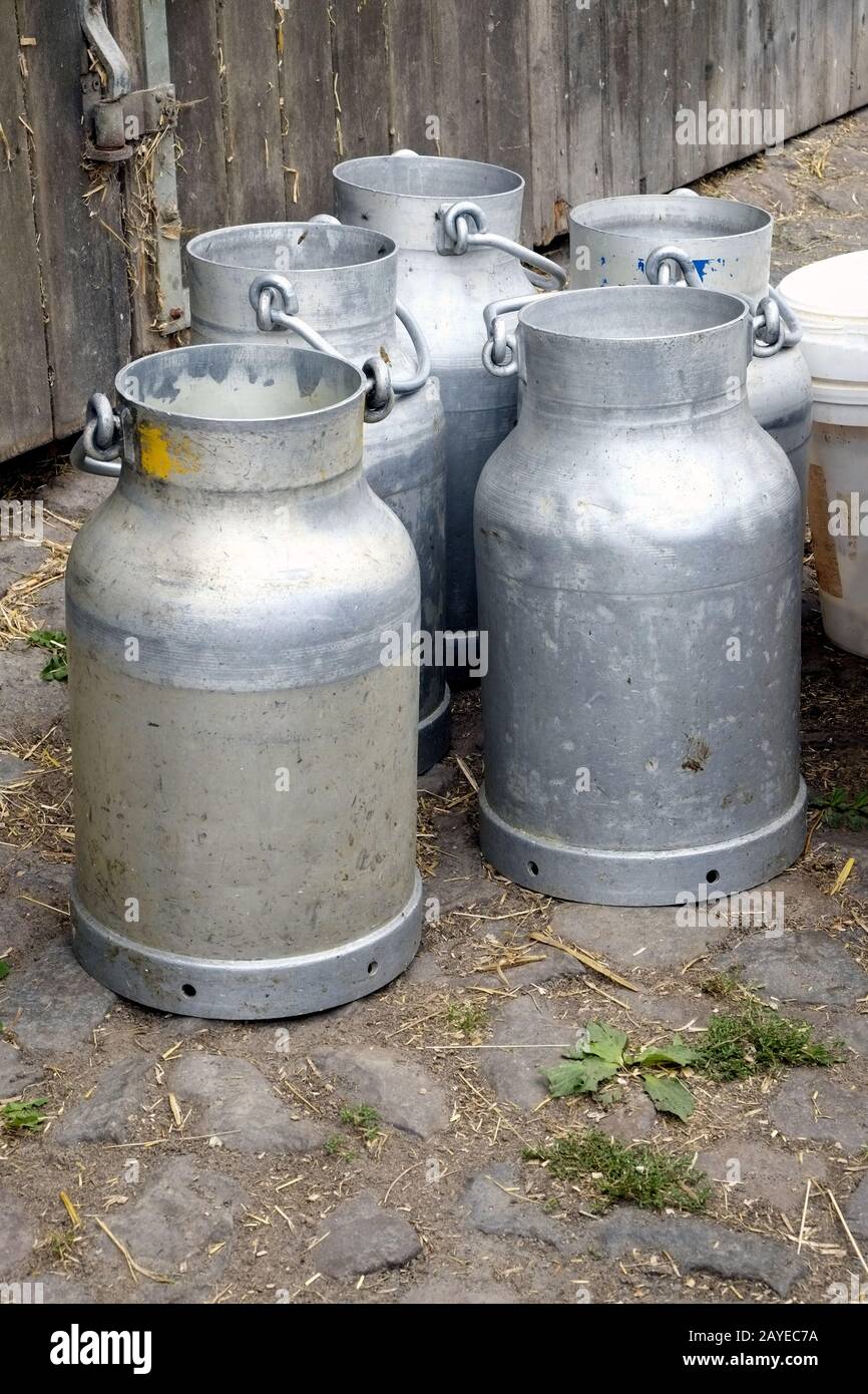 Milk churns hi-res stock photography and images - Alamy