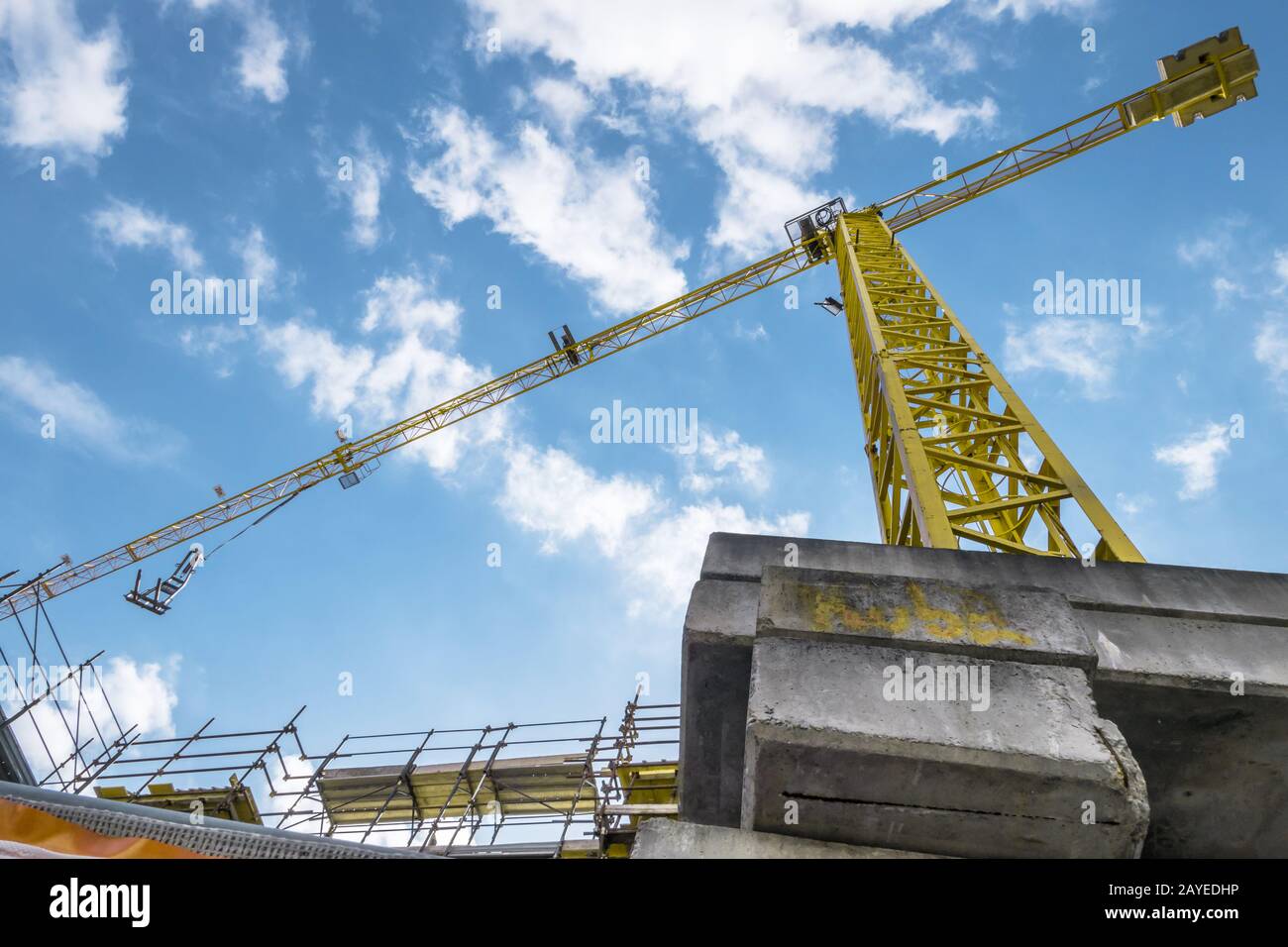 Crane and building under construction Stock Photo - Alamy