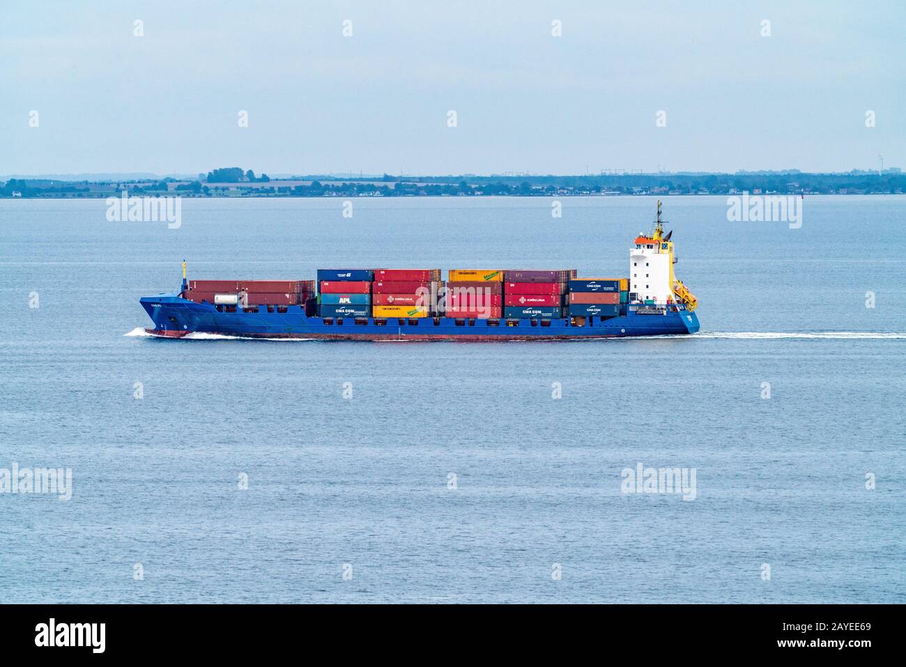 Cargo color ship hi-res stock photography and images - Alamy