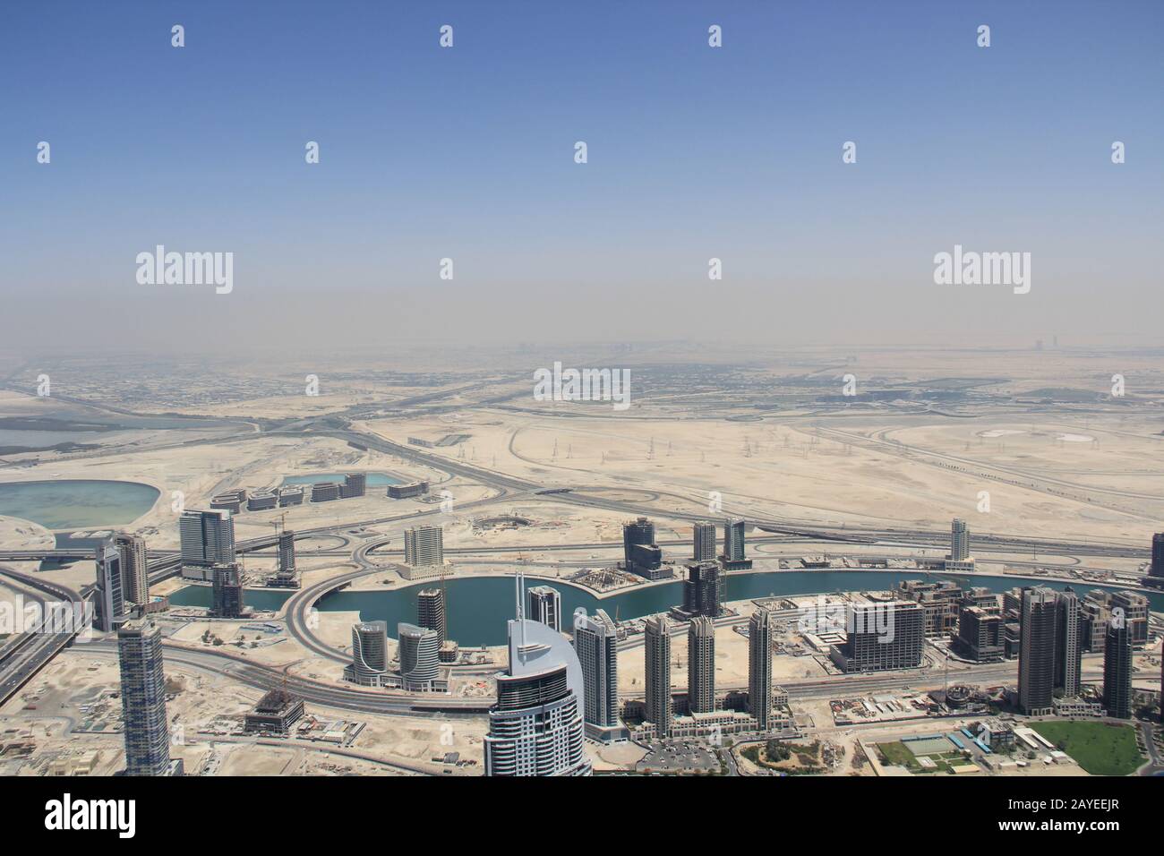 Dubai roundabout hi-res stock photography and images - Alamy
