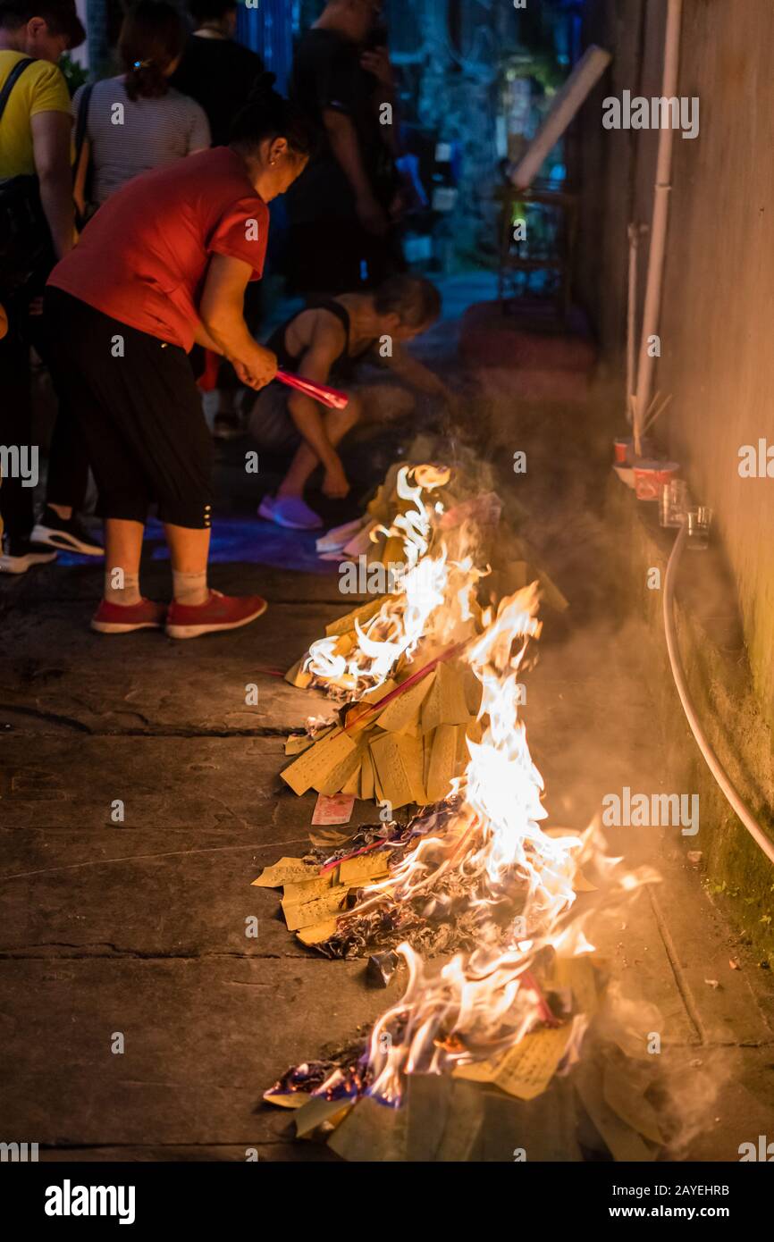 Burning paper china hi-res stock photography and images - Alamy