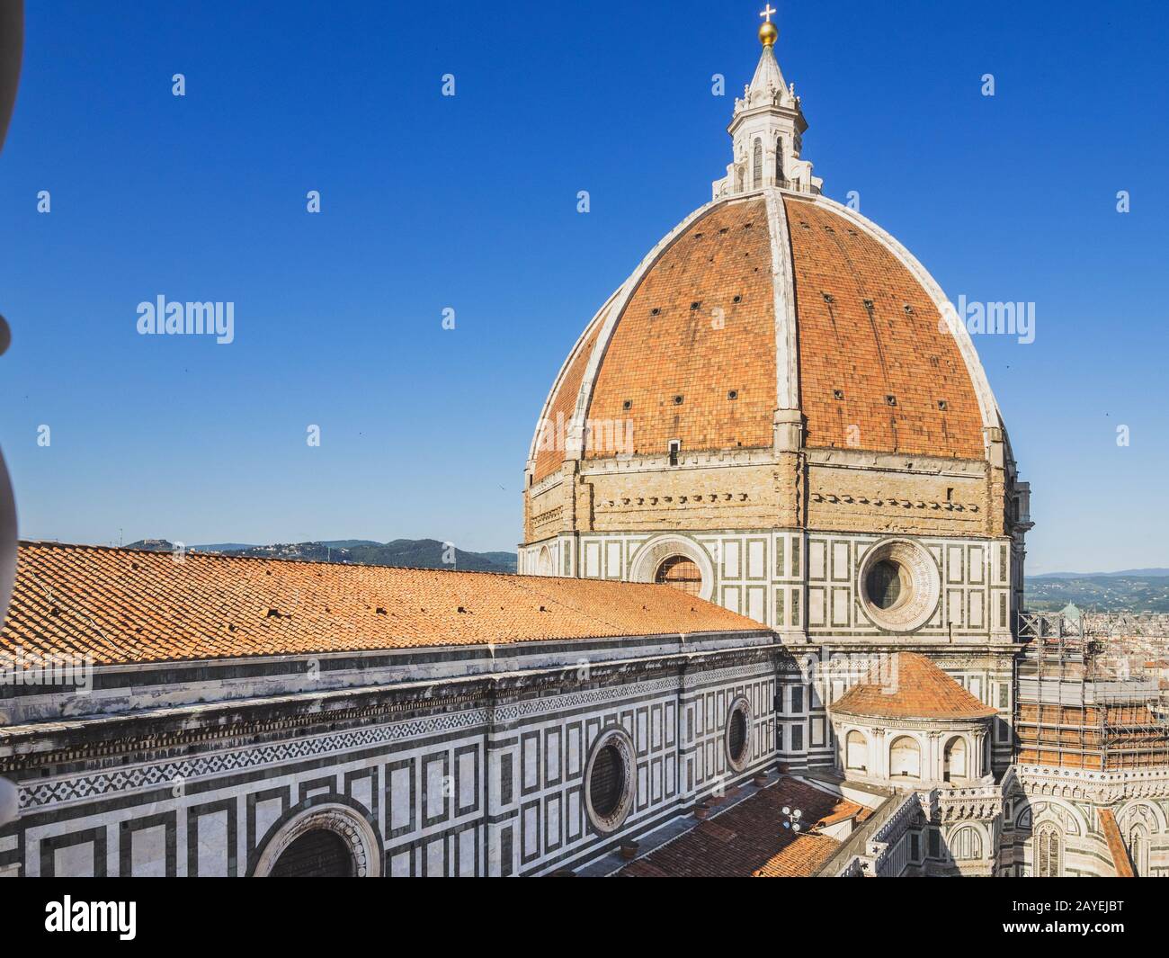 Side view of the Santa Maria del Fiore cathedral in Florence, Italy ...