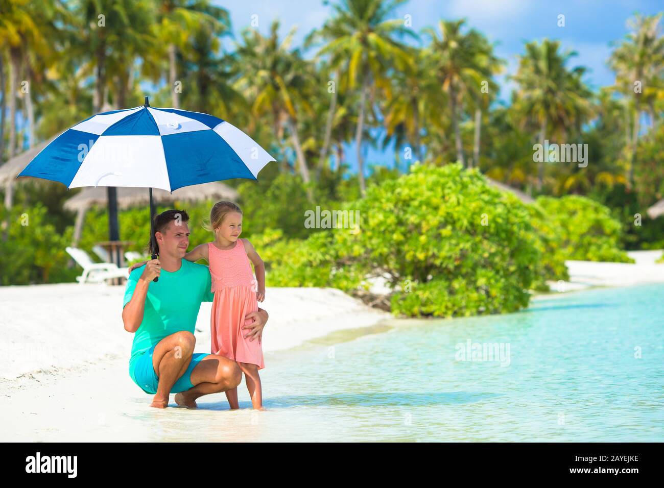 Hide from the sun hi-res stock photography and images - Alamy