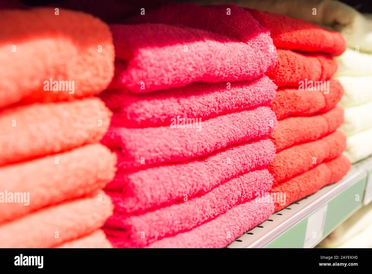 Row of towels hi-res stock photography and images - Alamy