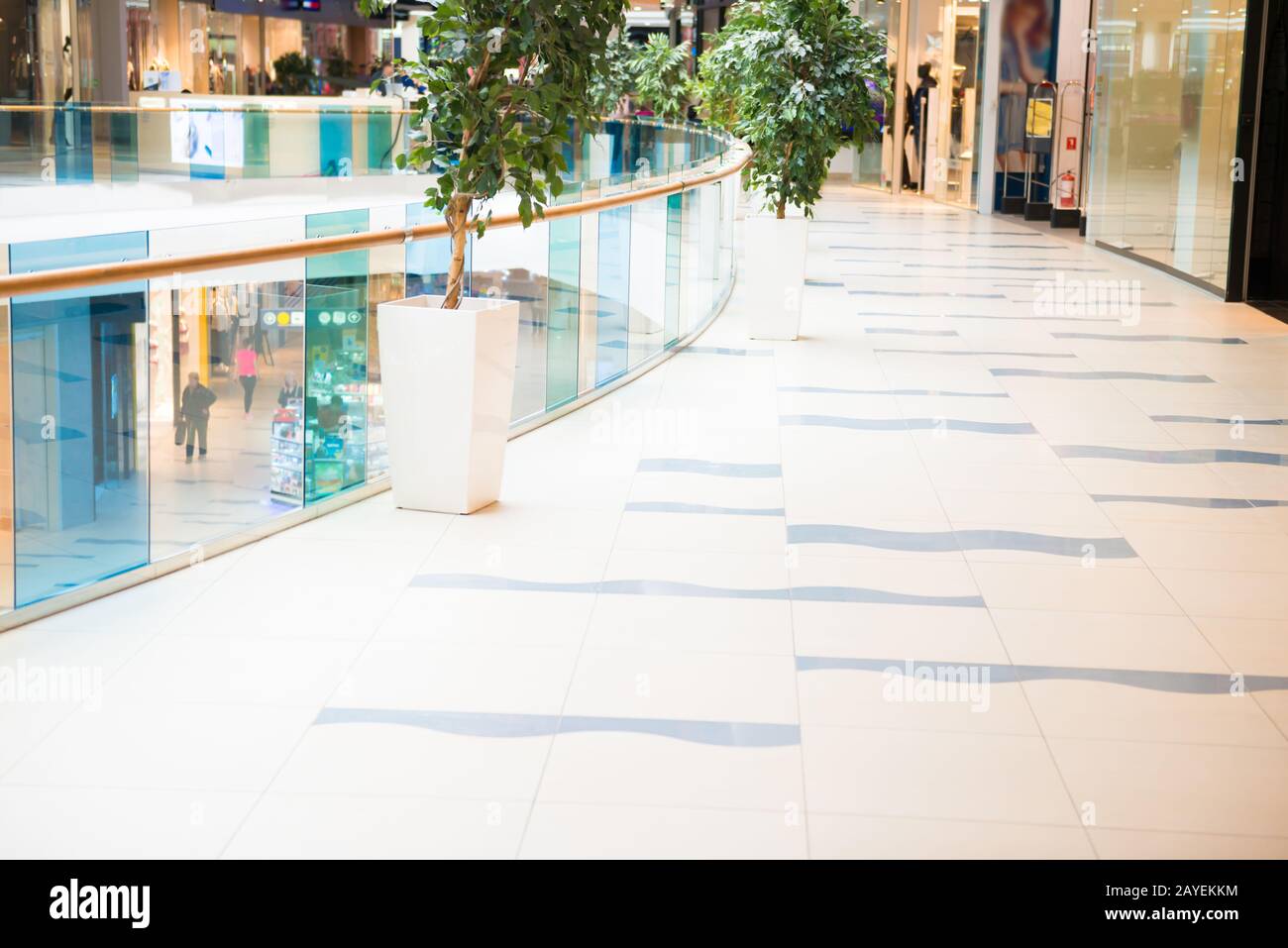 Modern mall hi-res stock photography and images - Alamy