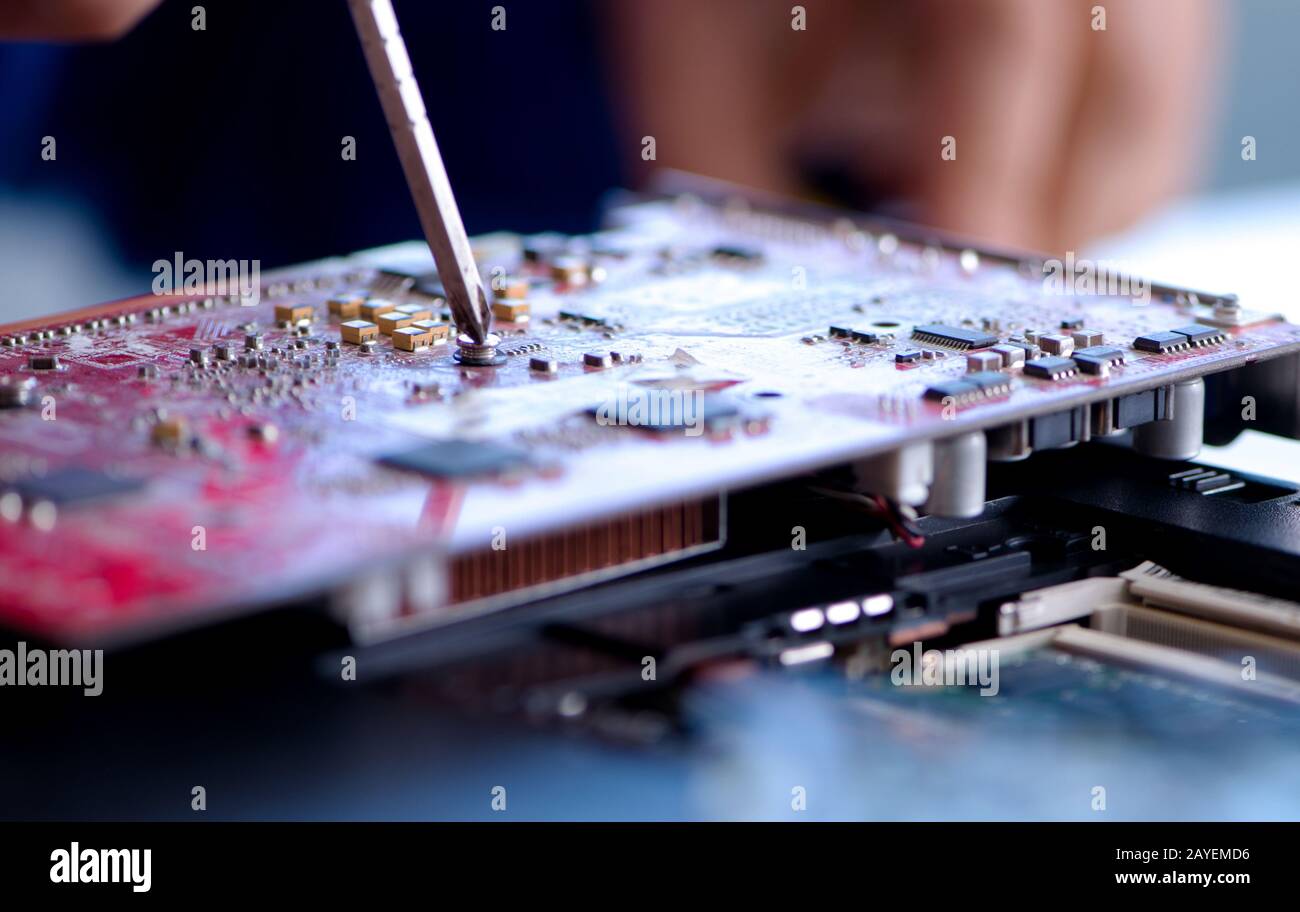 Repairman working in technical support fixing computer laptop tr Stock ...