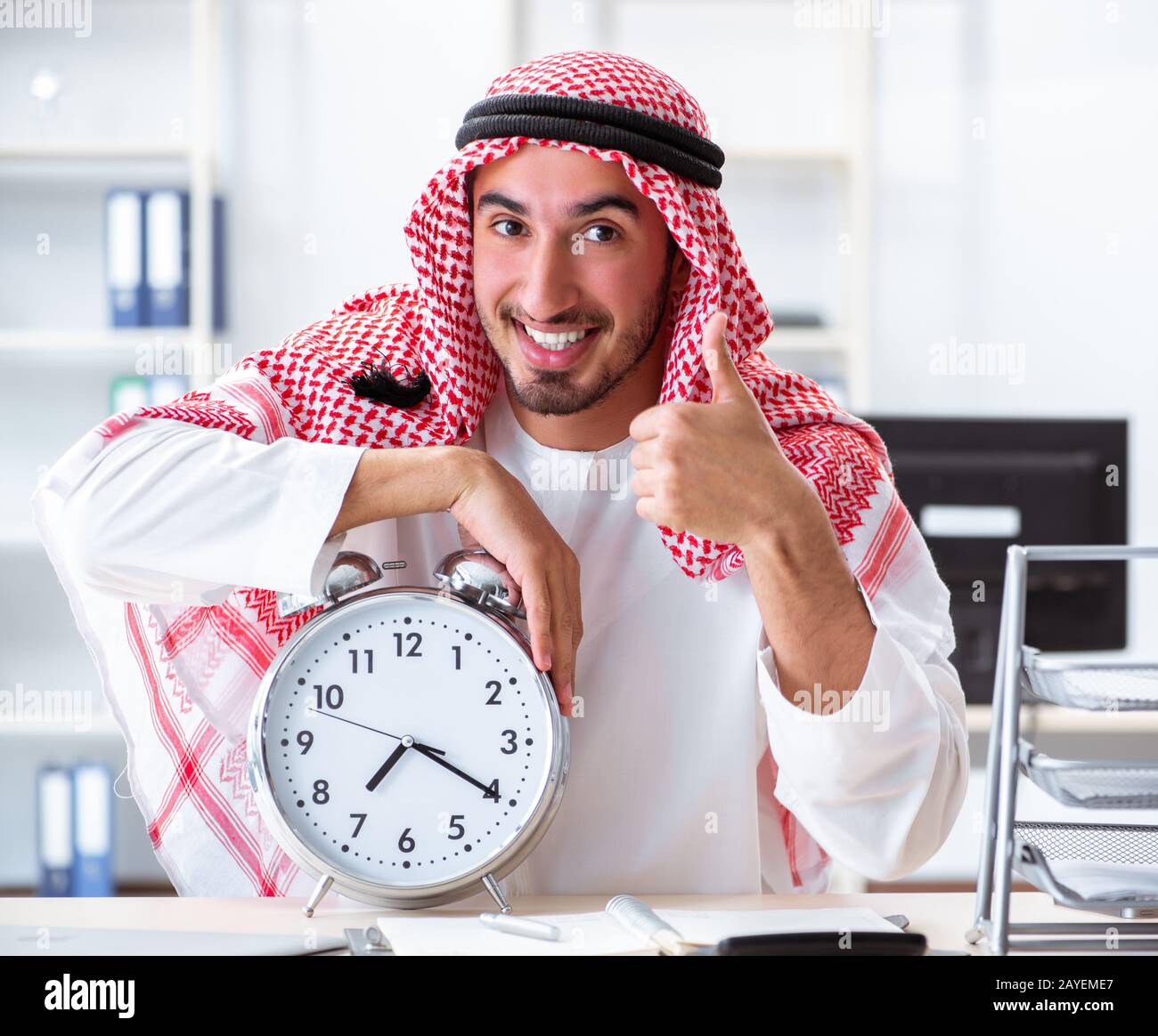 Saudi businessman accountant hi-res stock photography and images - Alamy