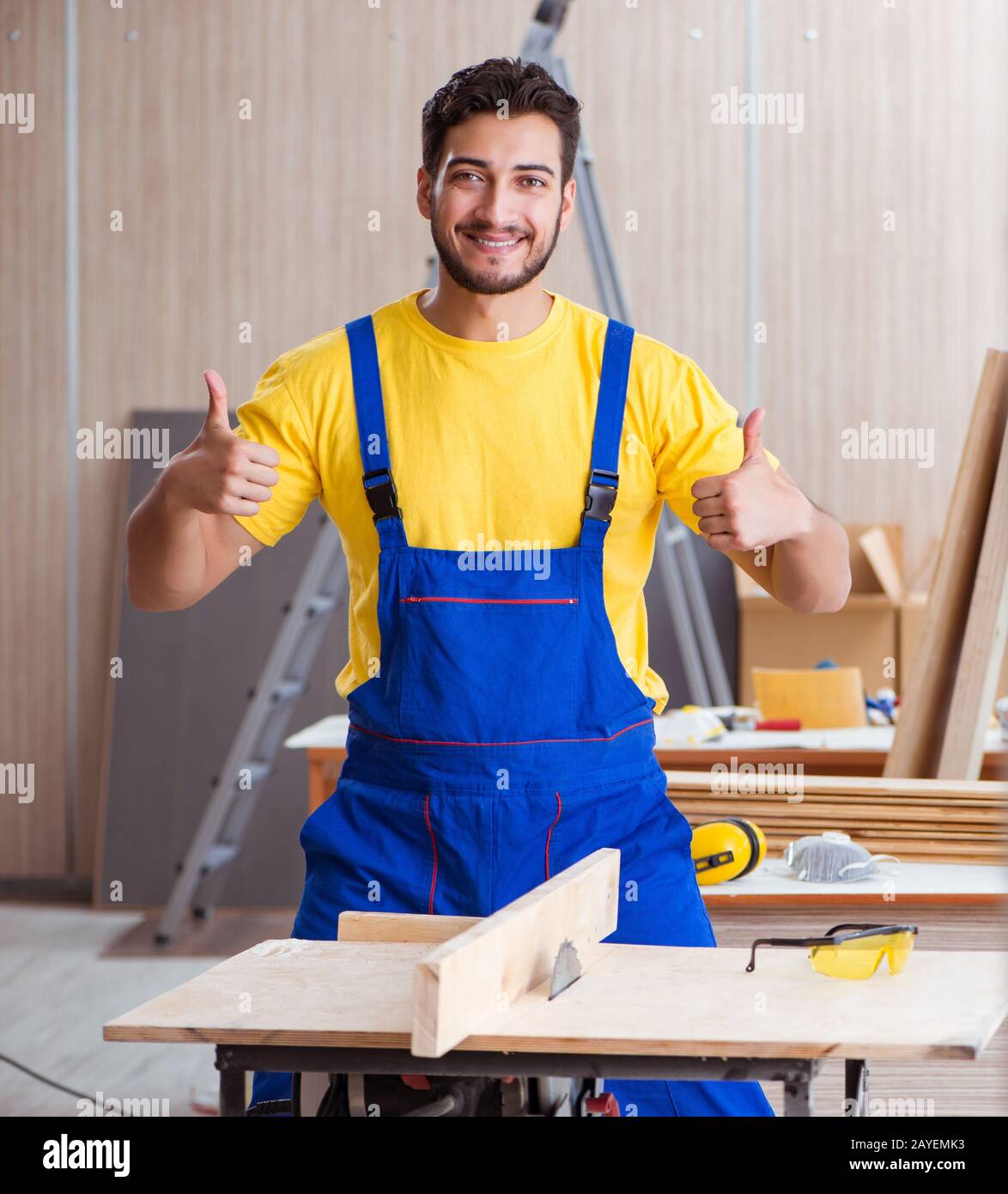 Carpenter markings hi-res stock photography and images - Alamy