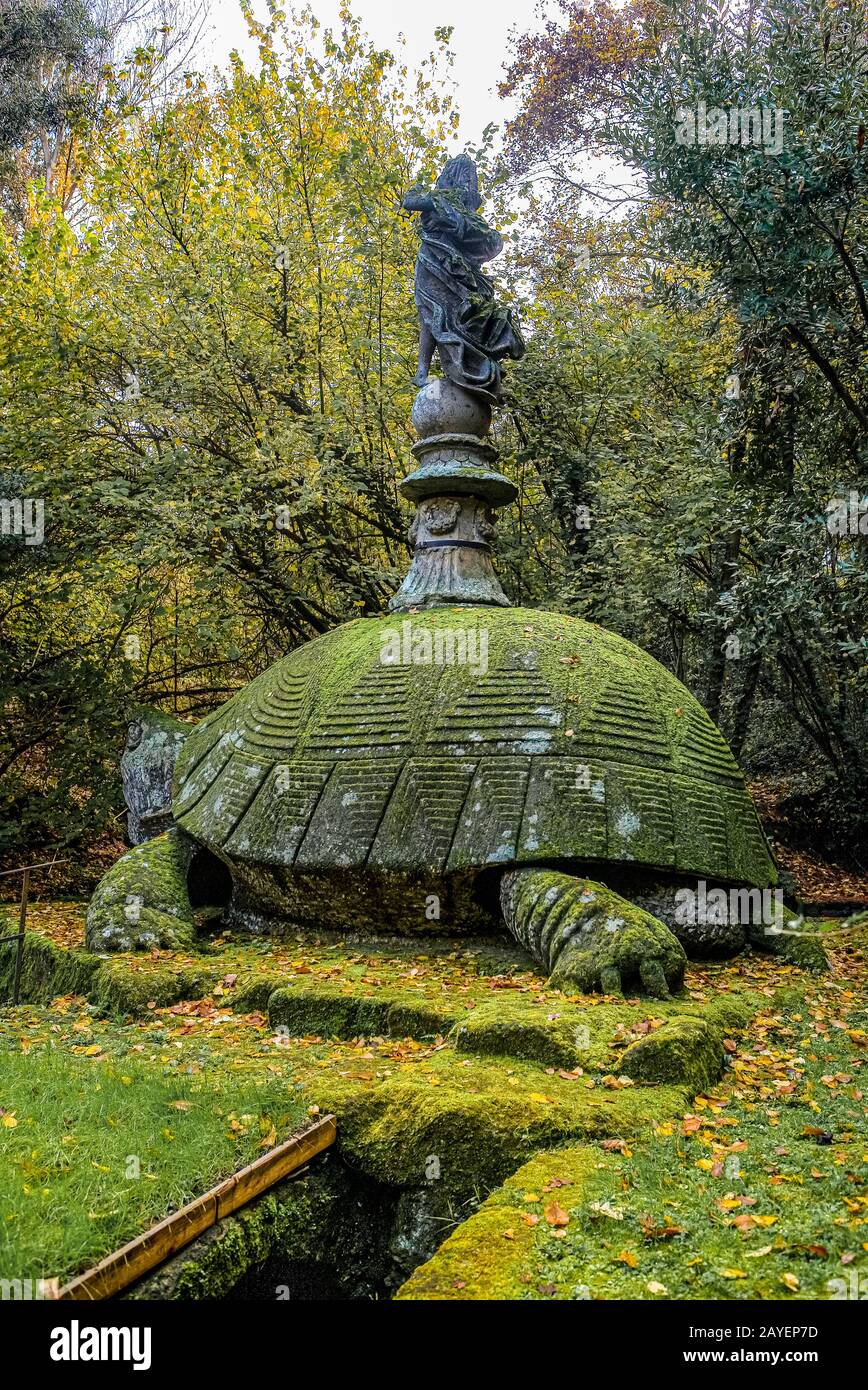 Il parco dei mostri hi-res stock photography and images - Alamy