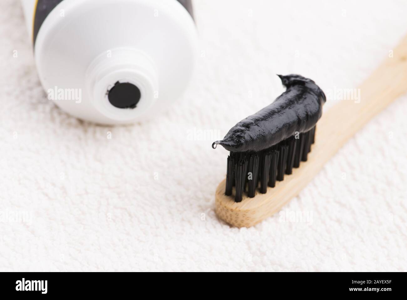 Charcoal toothpaste hi-res stock photography and images - Alamy