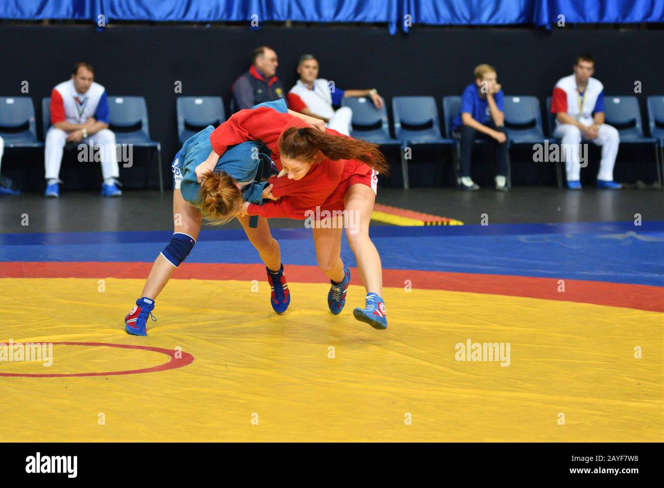 Girls and boys and fighting hi-res stock photography and images - Alamy