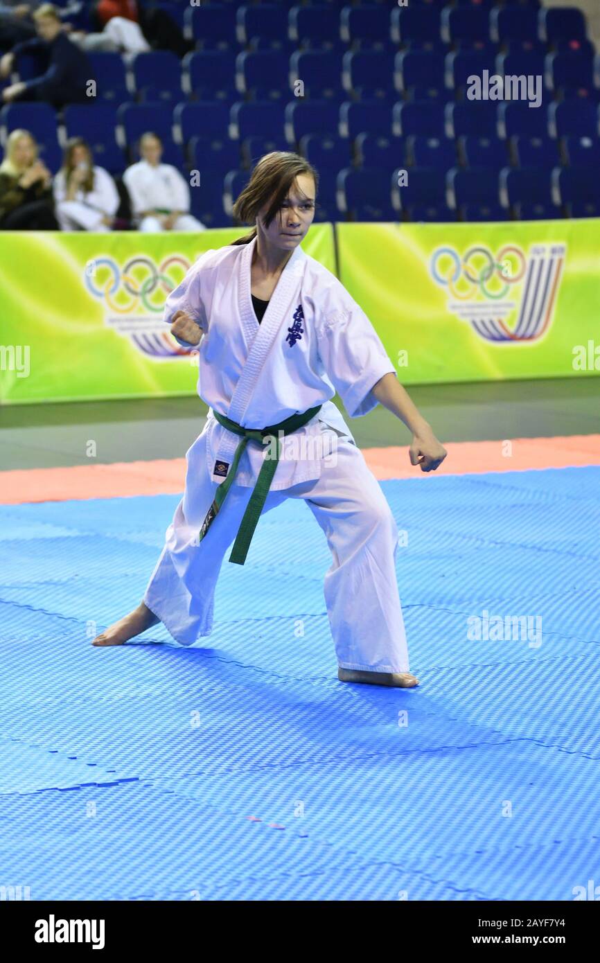 Girls karate hi-res stock photography and images - Alamy