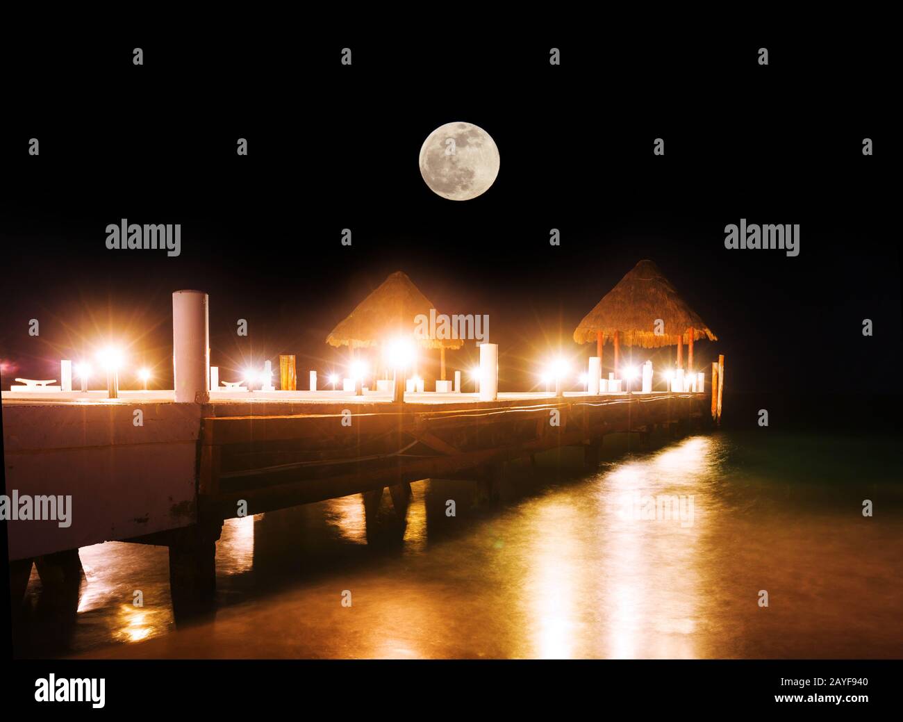 Lamp post light pier night hi-res stock photography and images - Alamy