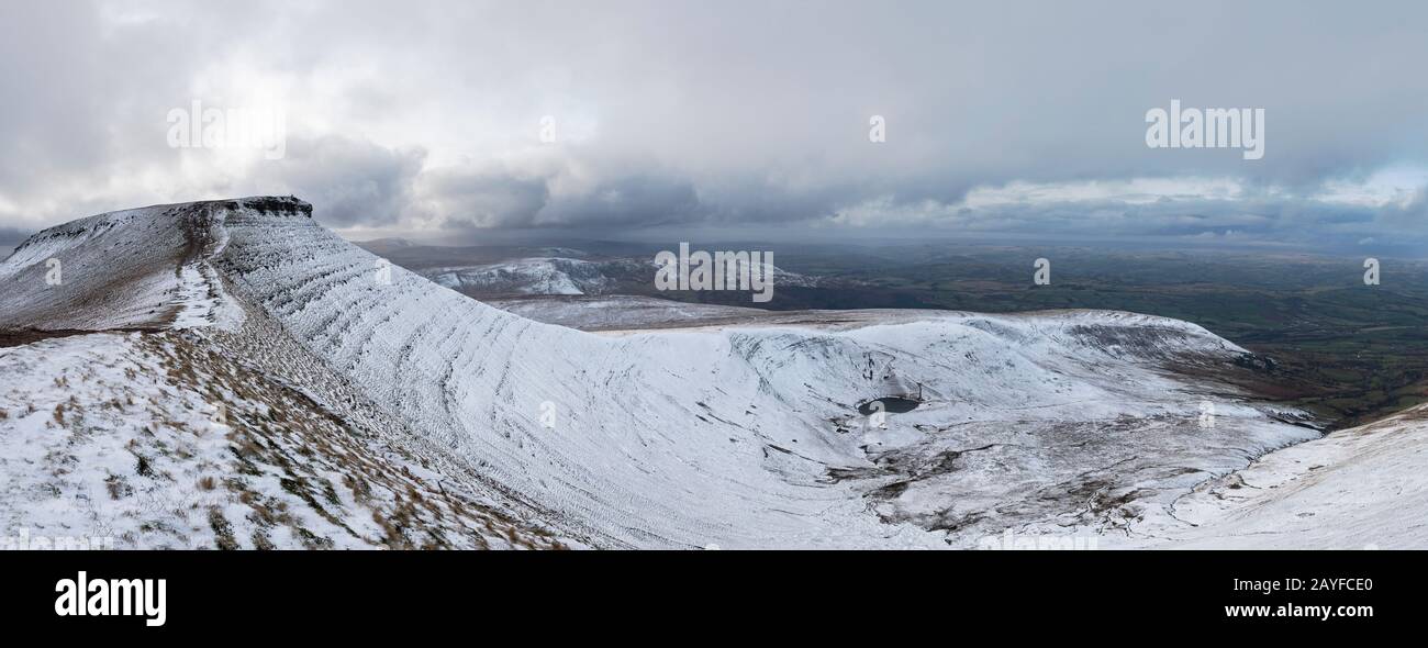 The Brecon Beacons in winter after a Fall of Snow Stock Photo - Alamy
