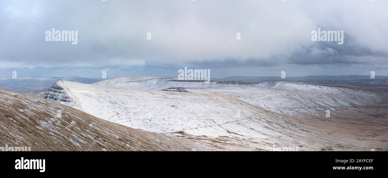 The Brecon Beacons in winter after a Fall of Snow Stock Photo - Alamy