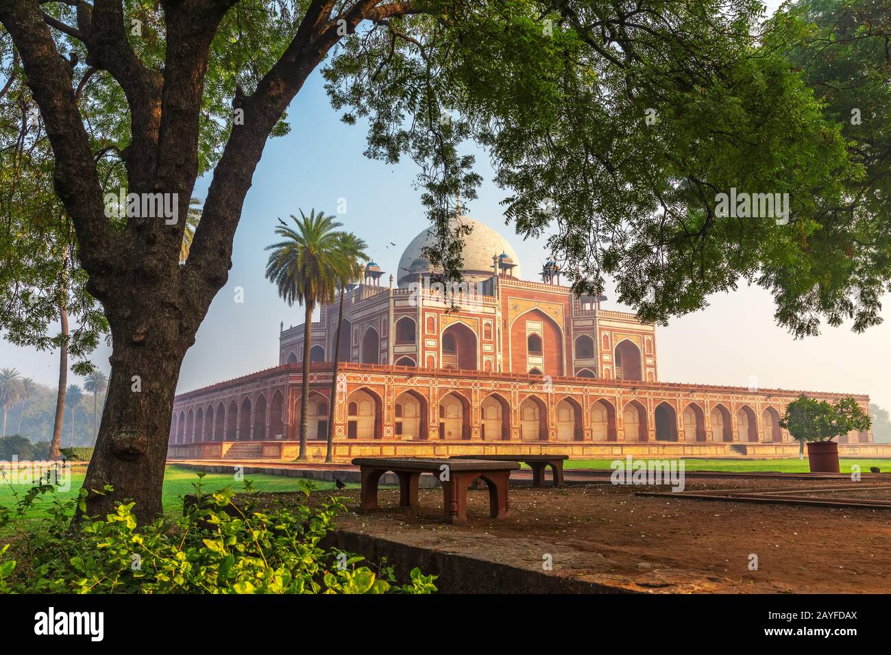 Tomb view hi-res stock photography and images - Alamy