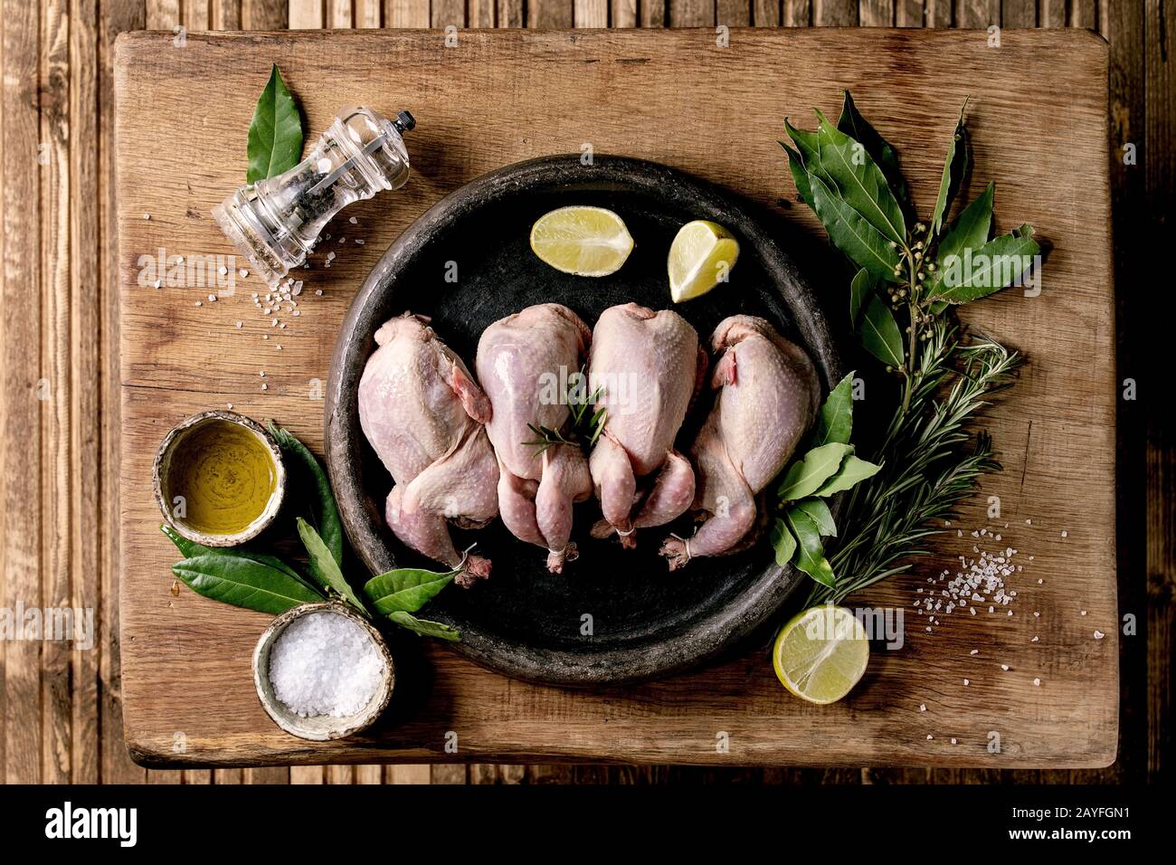 Raw uncooked quails Stock Photo - Alamy