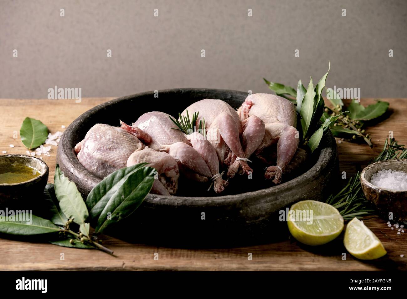 Raw uncooked quails Stock Photo - Alamy
