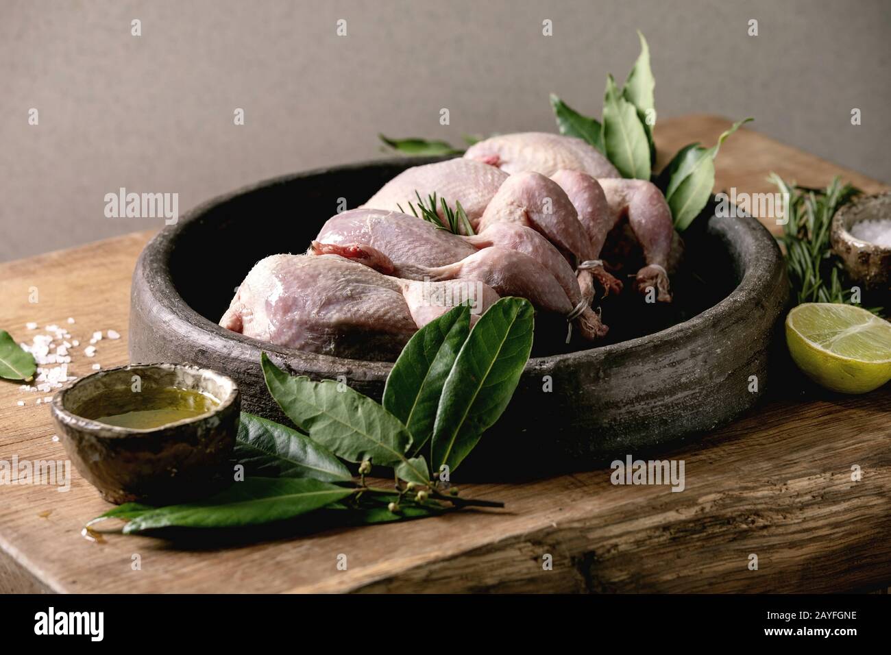 Raw uncooked quails Stock Photo - Alamy