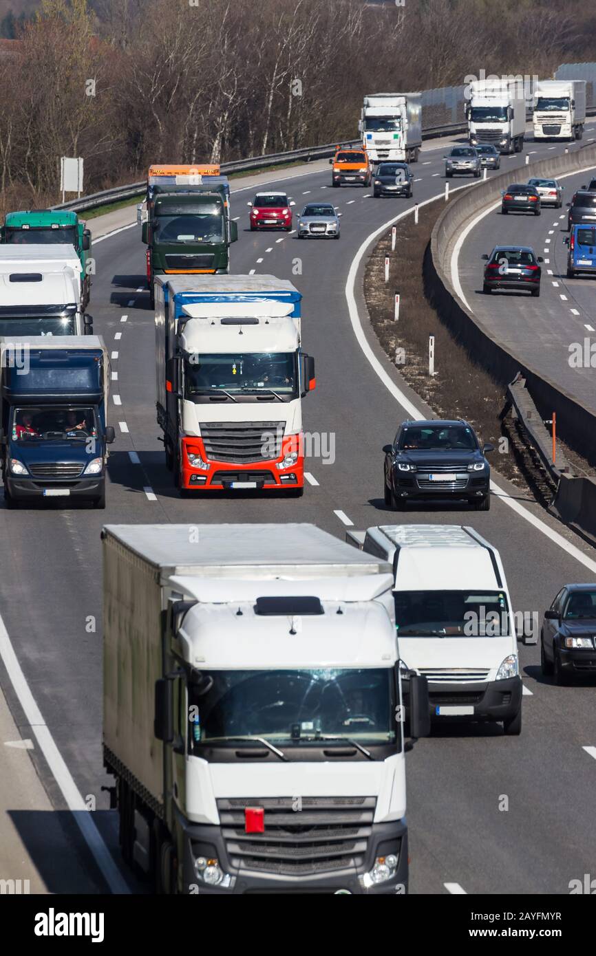 Verkehr : Fahrerlose Lkw Kommen Auf Die Autobahn – HHCT