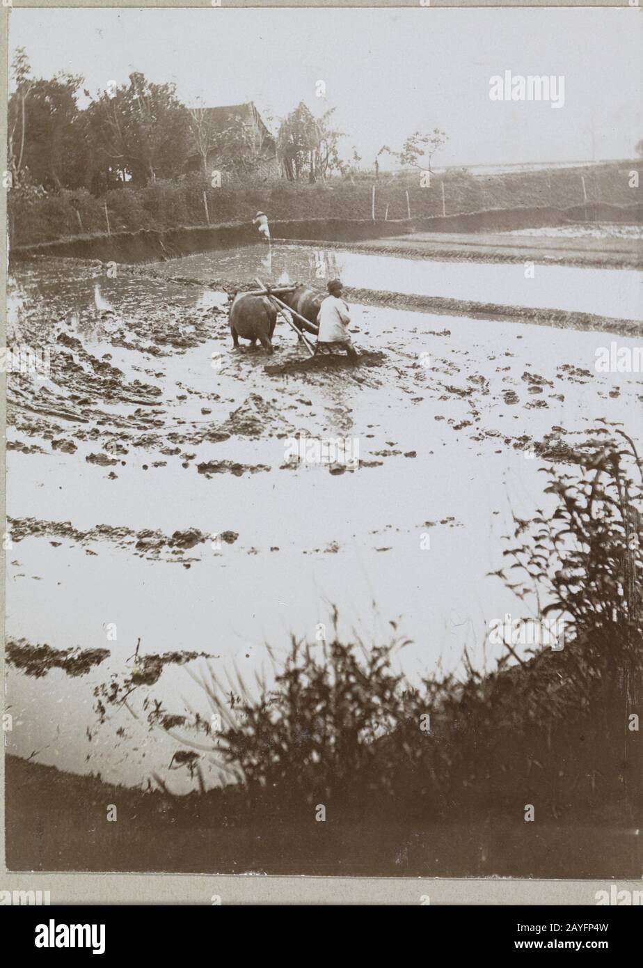 Plowing figures hi-res stock photography and images - Alamy