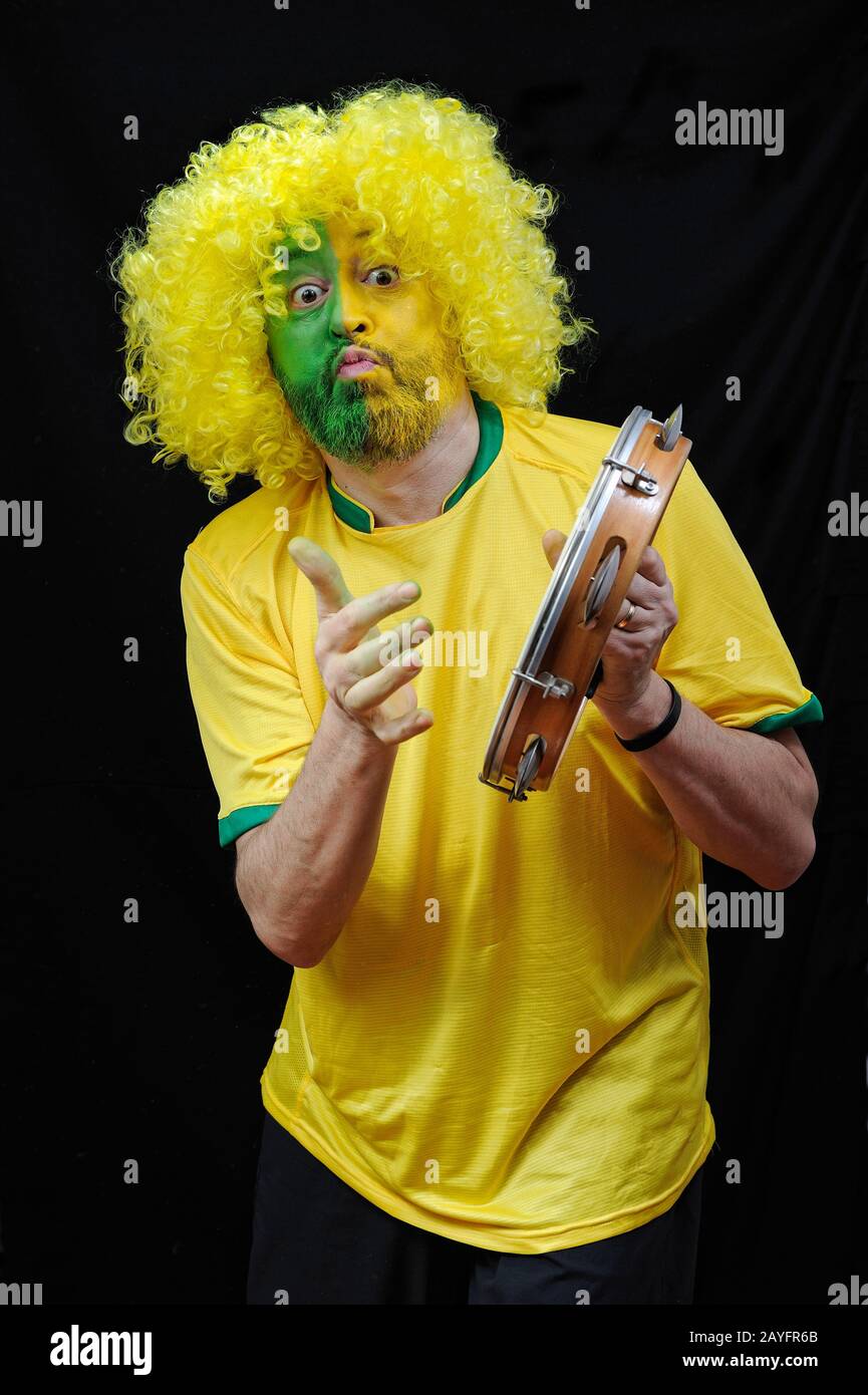 Pandeiro playing hi-res stock photography and images - Alamy