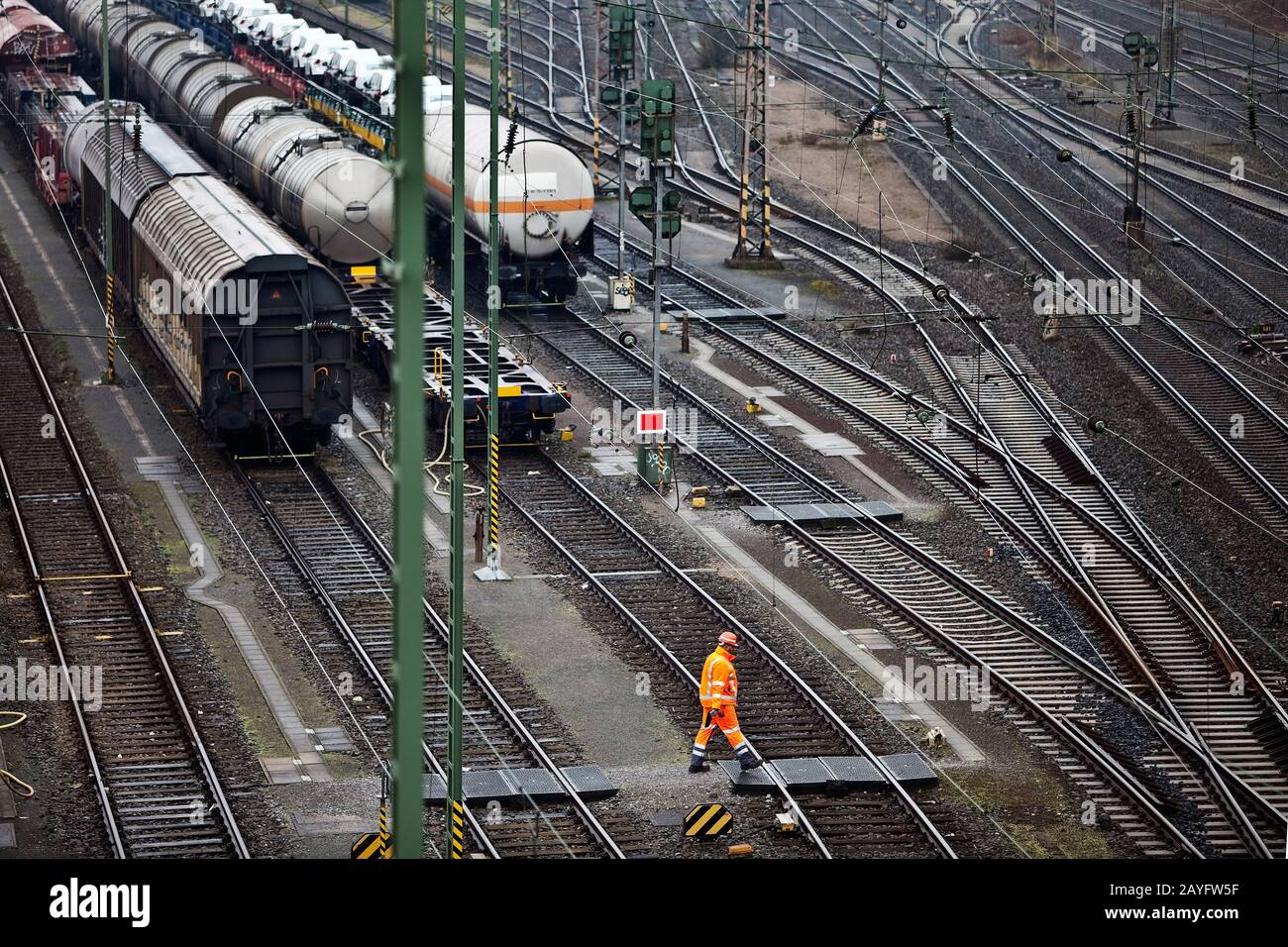railroad worker on the train formation facility in district Vorhalle ...