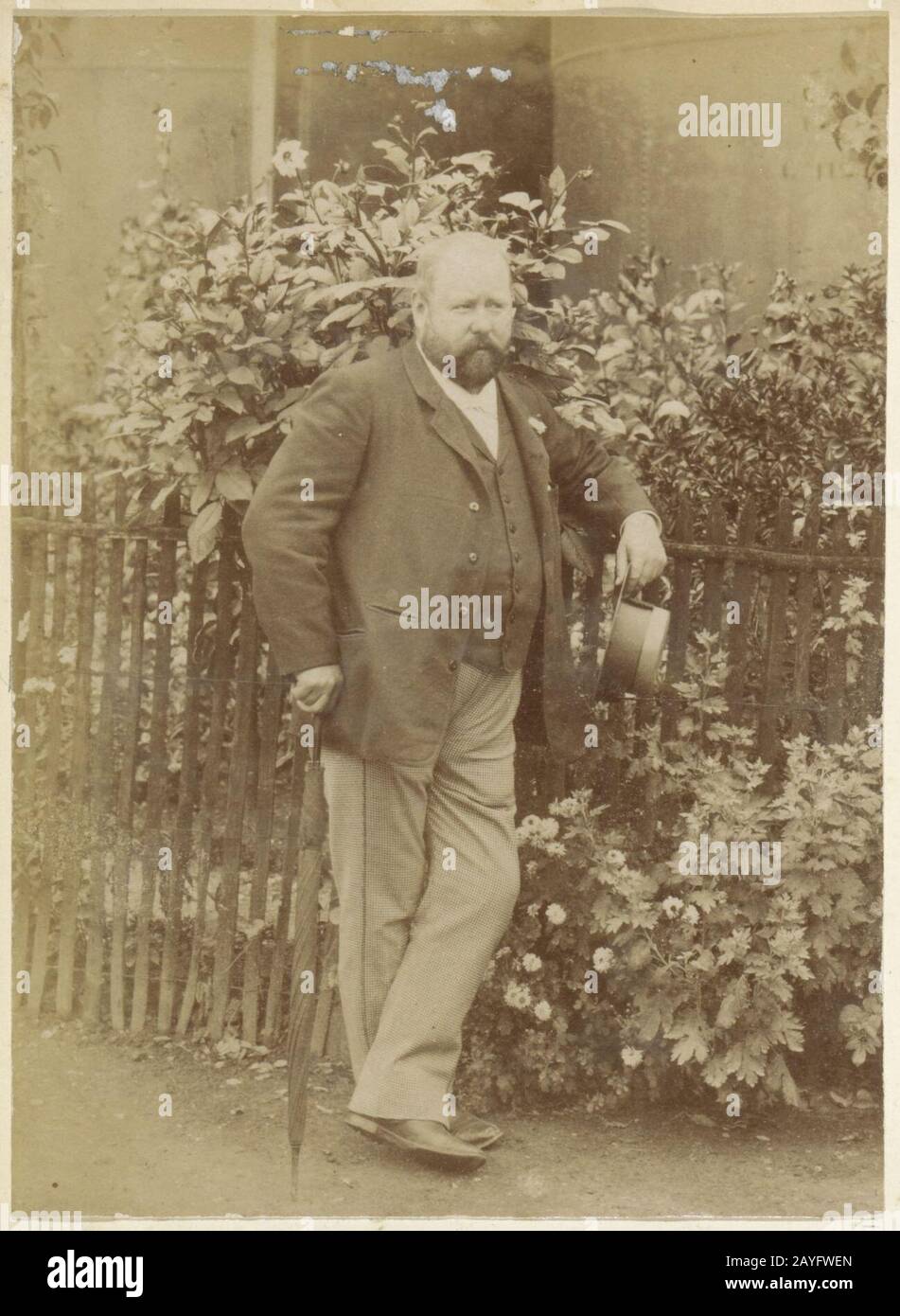 1900 century umbrella hi-res stock photography and images - Alamy