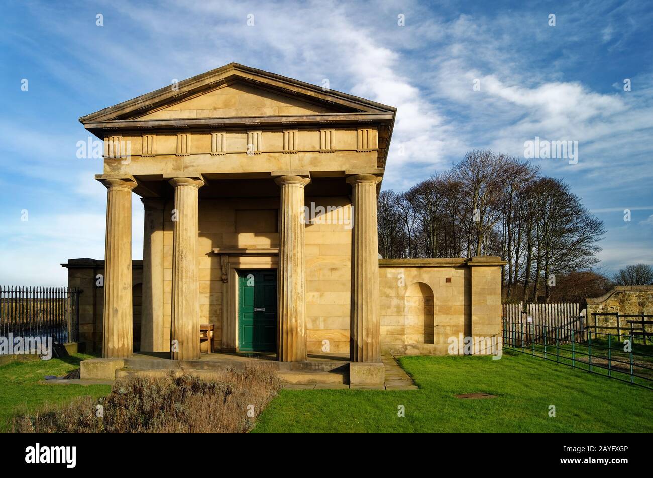 Doric lodge hi-res stock photography and images - Alamy