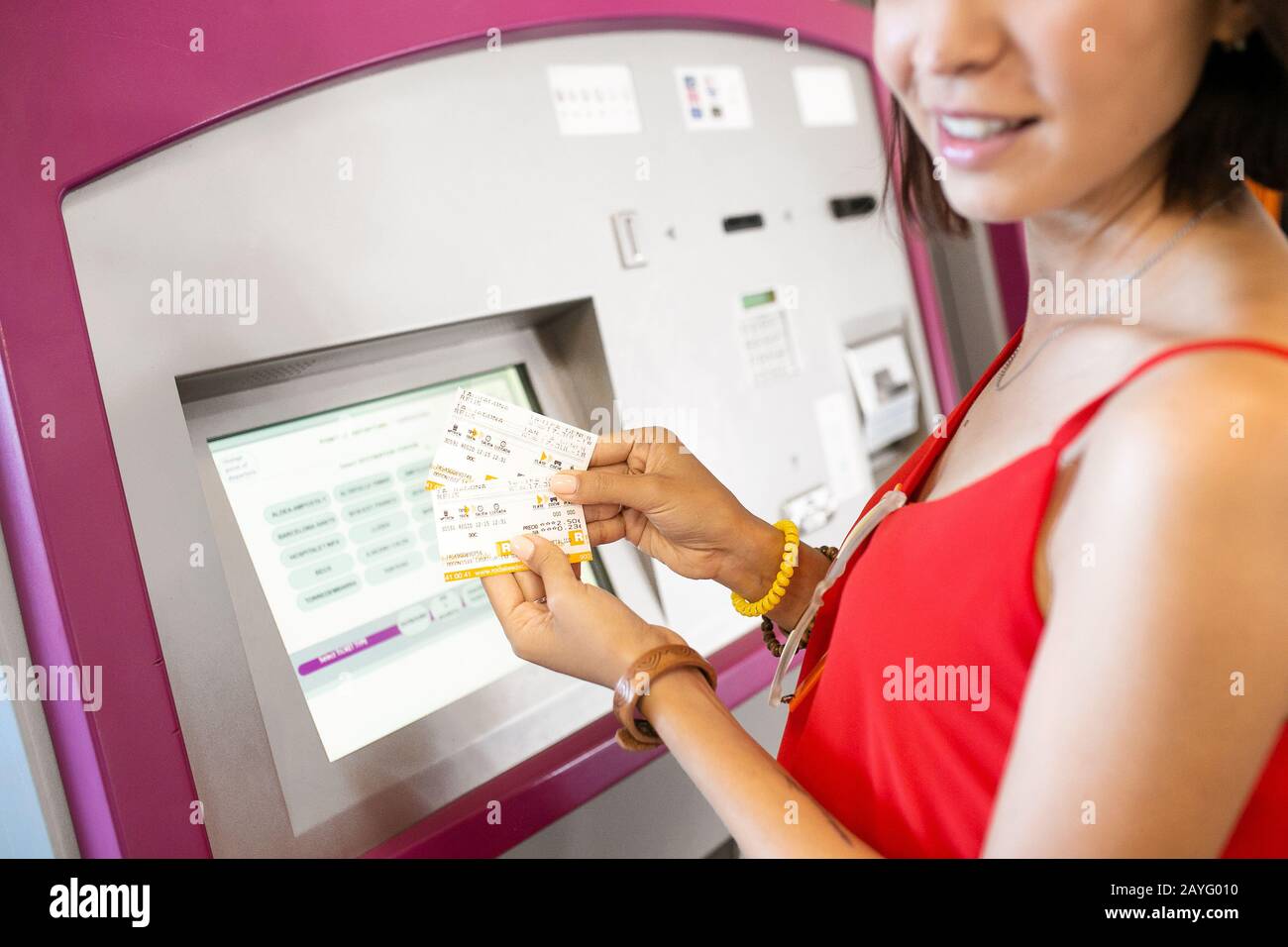 Automatic ticket machine train station hi-res stock photography and ...