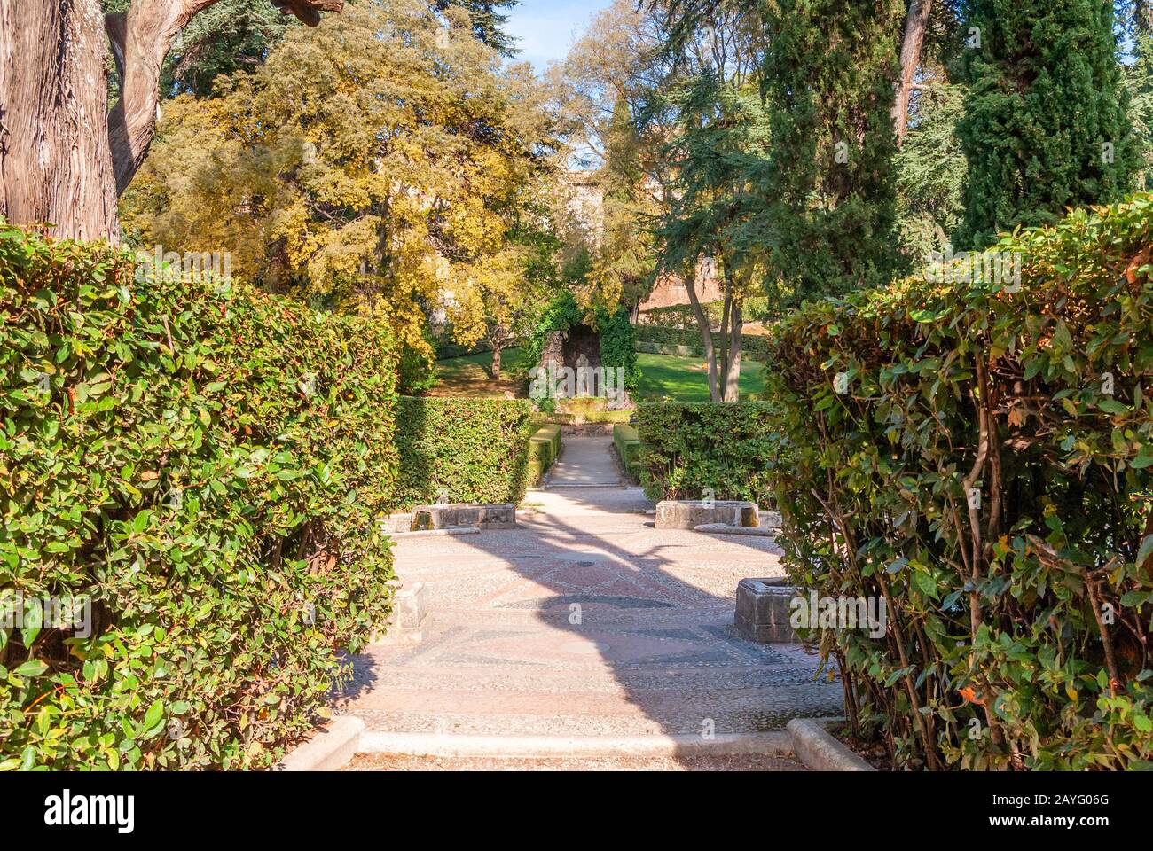 Italian renaissance garden hi-res stock photography and images - Alamy