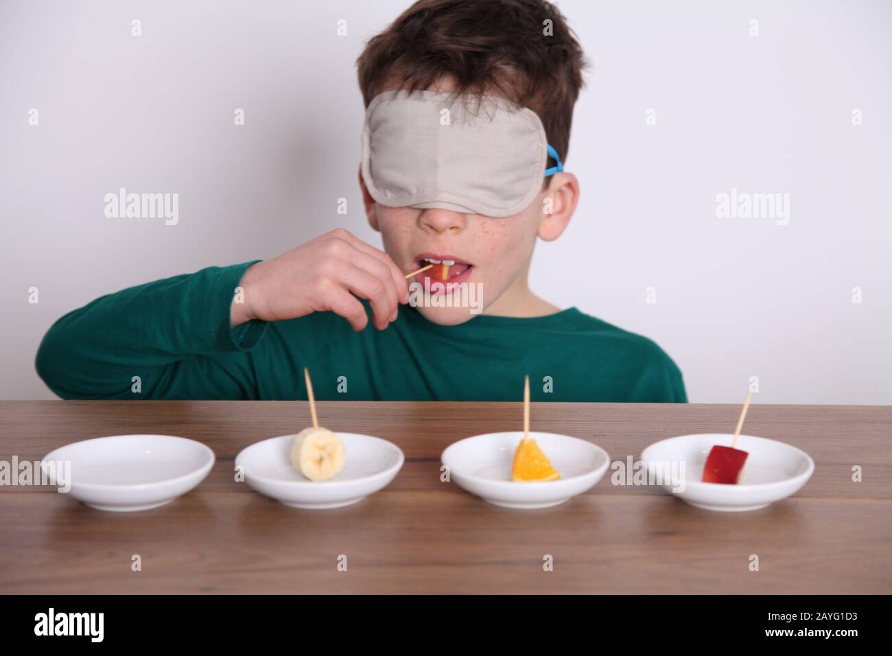 Blind taste test hi-res stock photography and images - Alamy