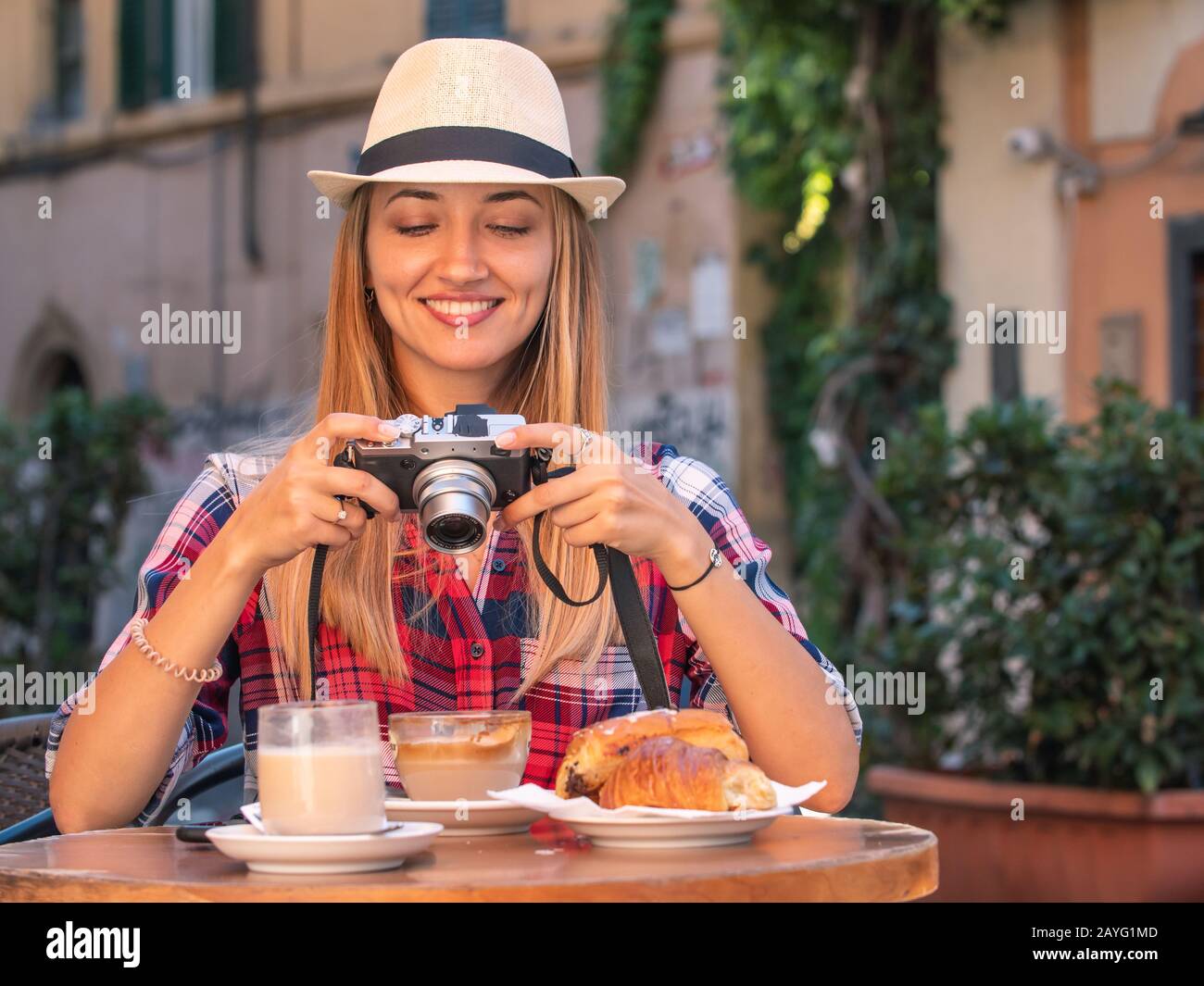 Rome and cafe and street and young hi-res stock photography and images ...
