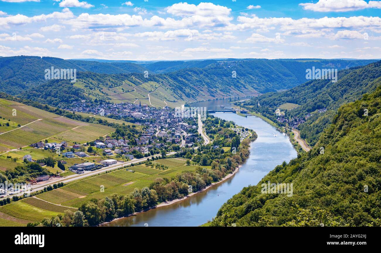 Enkirch moselle valley rhineland palatinate germany hi-res stock ...