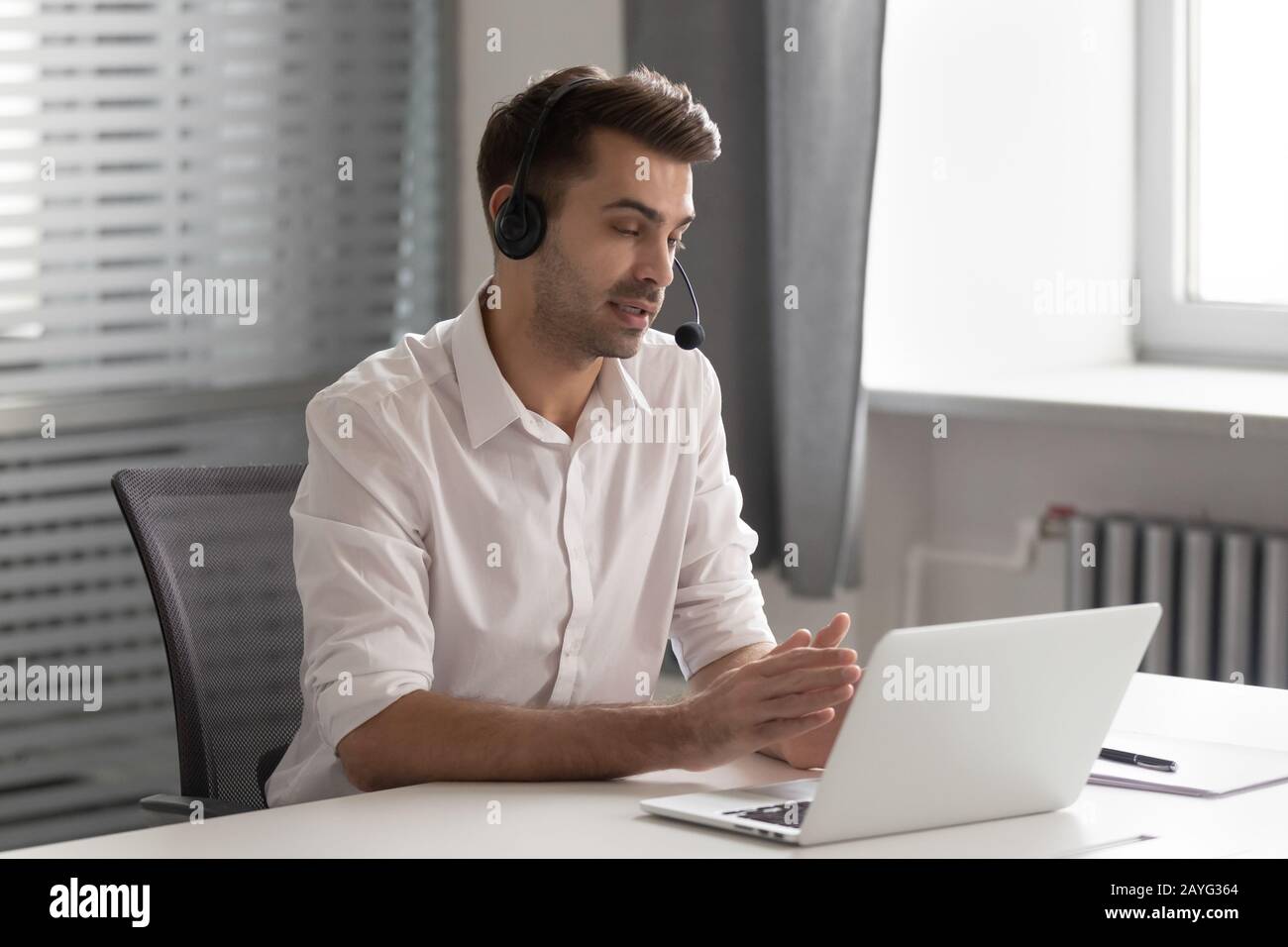Call center office busy hi-res stock photography and images - Alamy